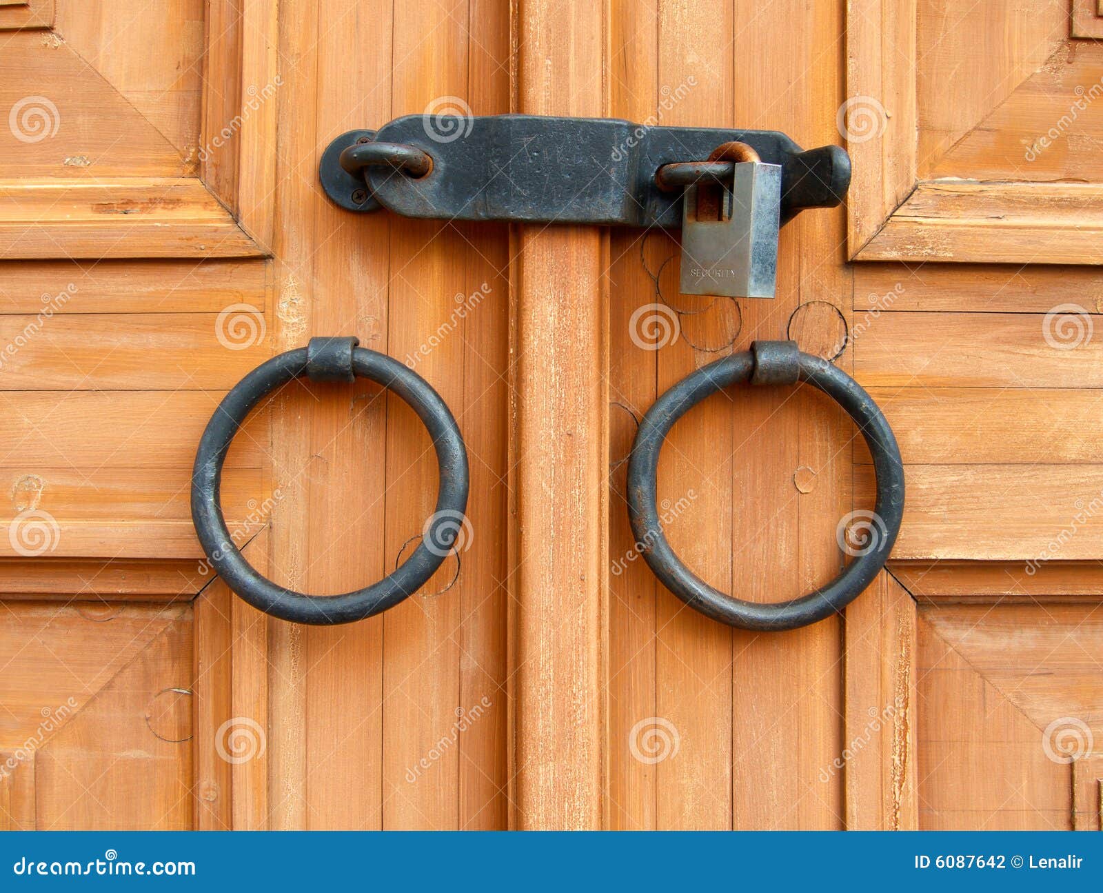 Porta fechada foto de stock. Imagem de fechamento, cadeado - 6087642