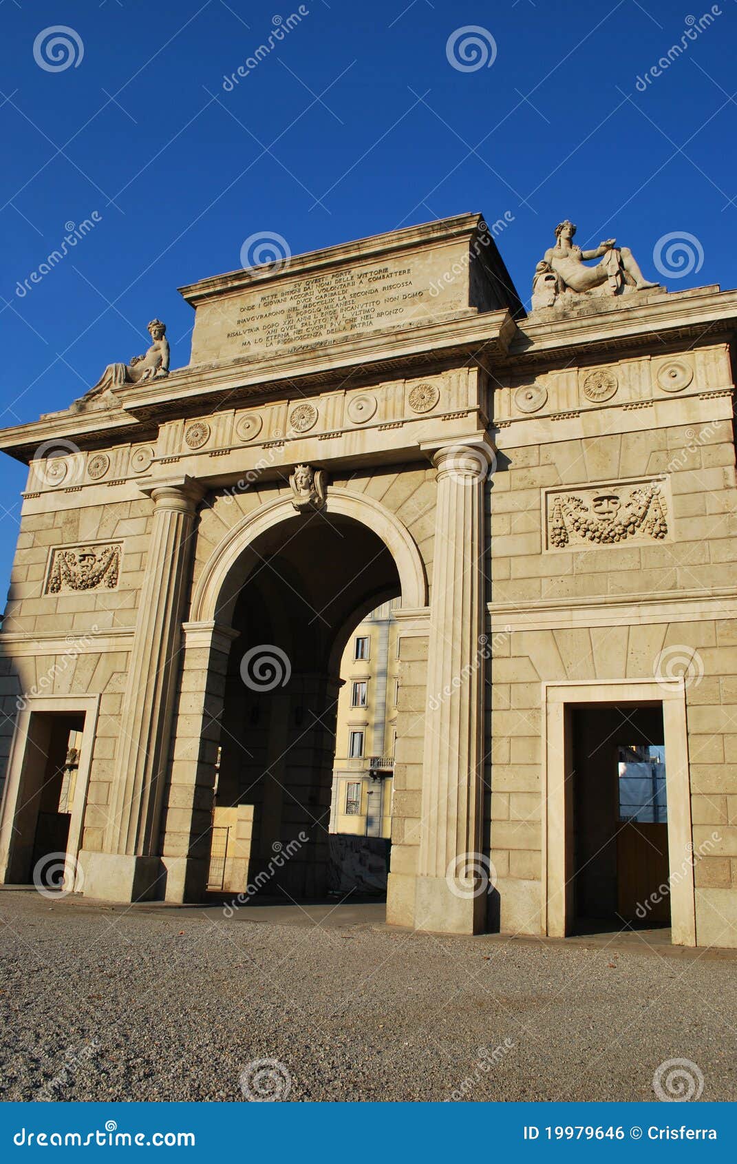 Porta Garibaldi, Milan photo stock. Image du bleu, monument - 19979646