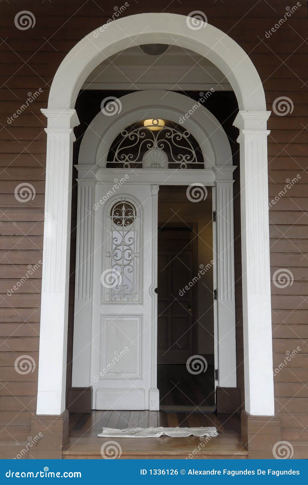 Porta Principal De Uma Mansão Foto de Stock - Imagem de américa, latina ...