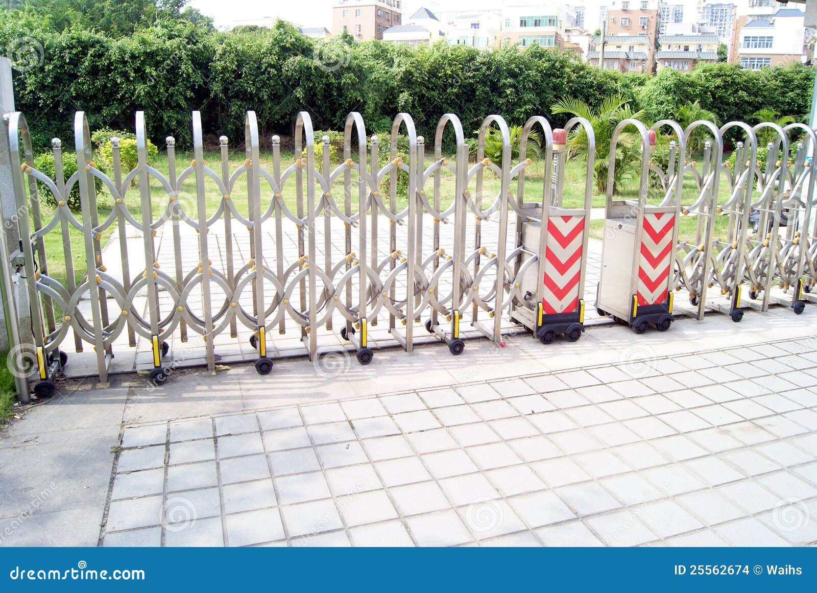 Porta Push-pull foto de stock. Imagem de fundo, ferro - 25562674