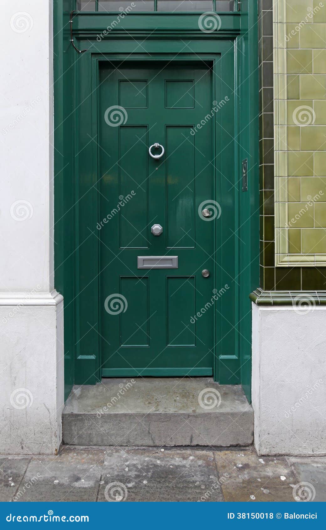 Porta verde foto de stock. Imagem de entrada, arquitetura - 38150018