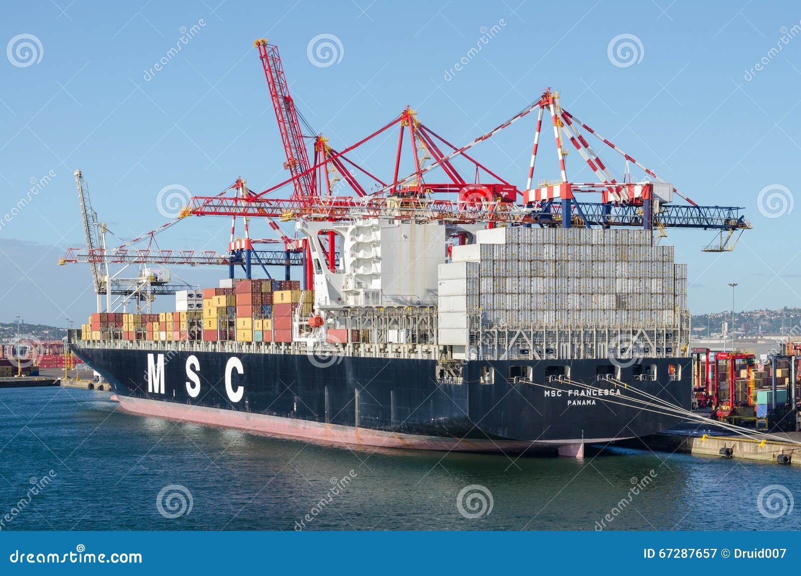 Portacontenedores fotografía editorial. Imagen de barco - 67287657