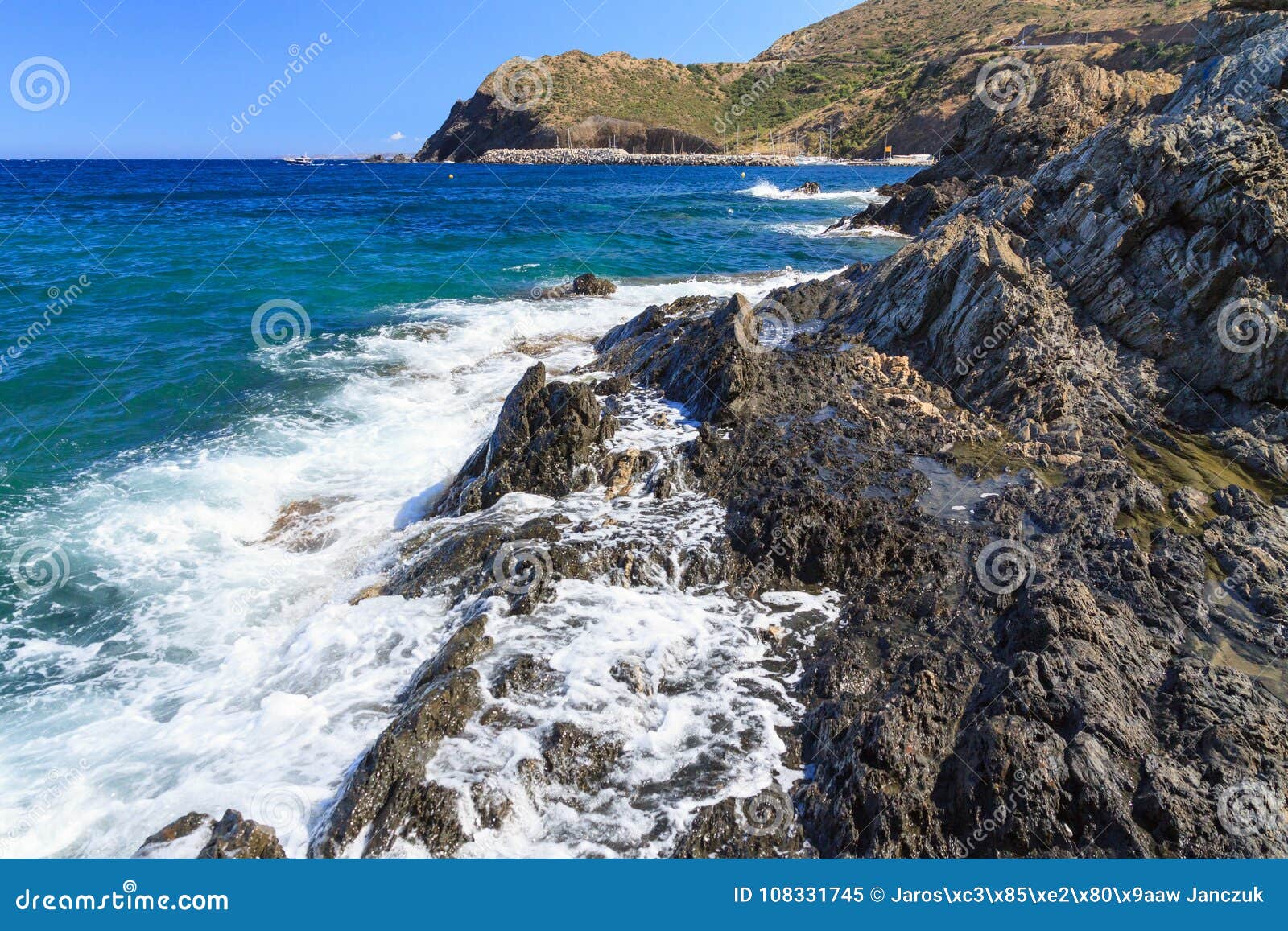 Portbou stock afbeelding. Image of vakantie, blauw, zwemmen - 108331745