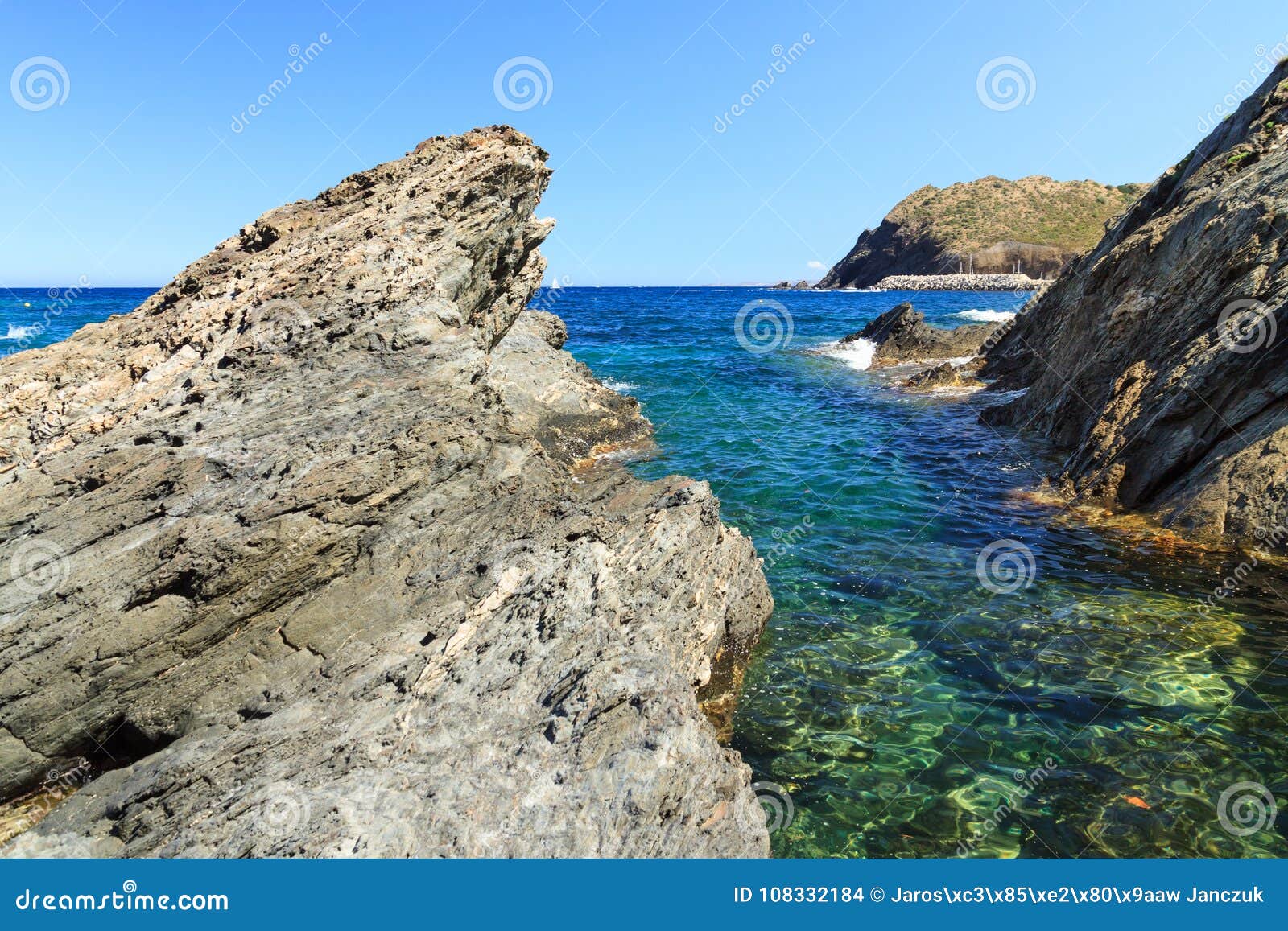 Portbou stock foto. Image of kust, duik, blauw, kustlijn - 108332184