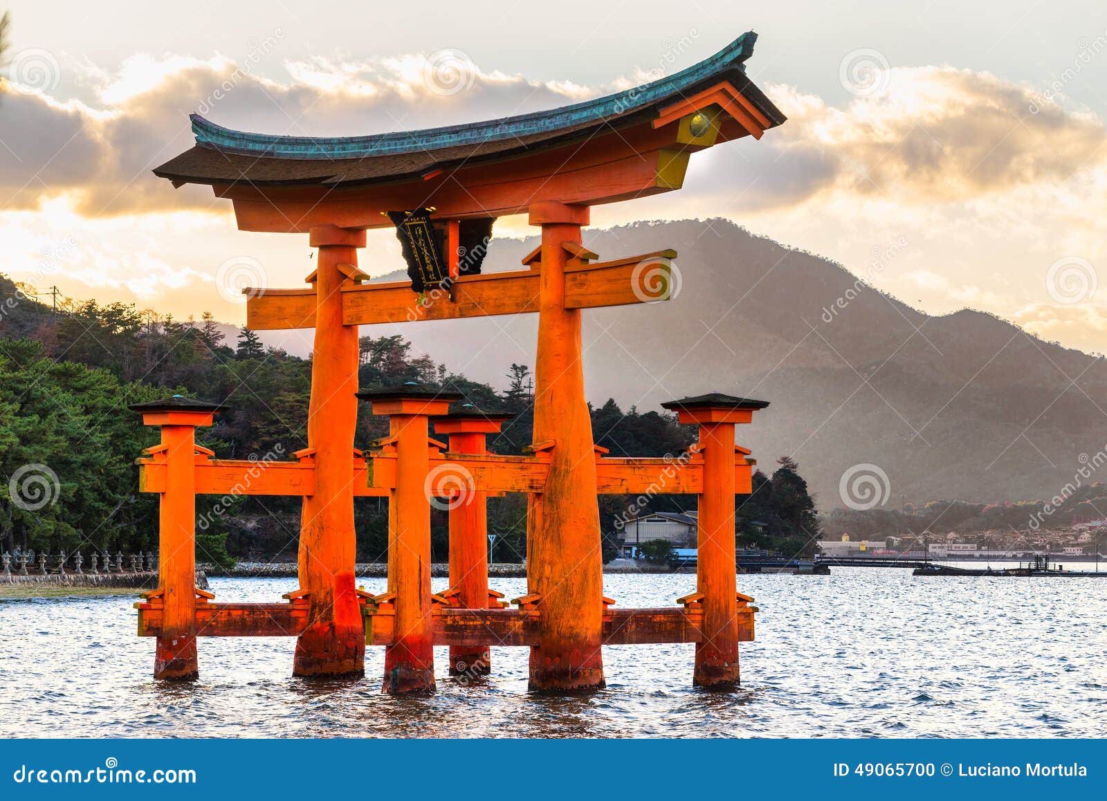 Porte De Miyajima Torii, Japon Photo stock - Image du préfecture ...