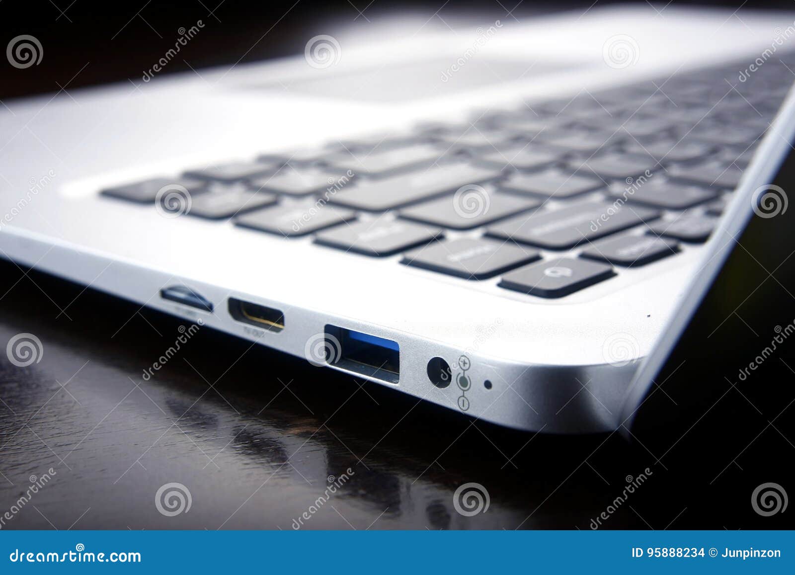 Porte E Collegamenti Di Un Computer Portatile Fotografia Stock ...