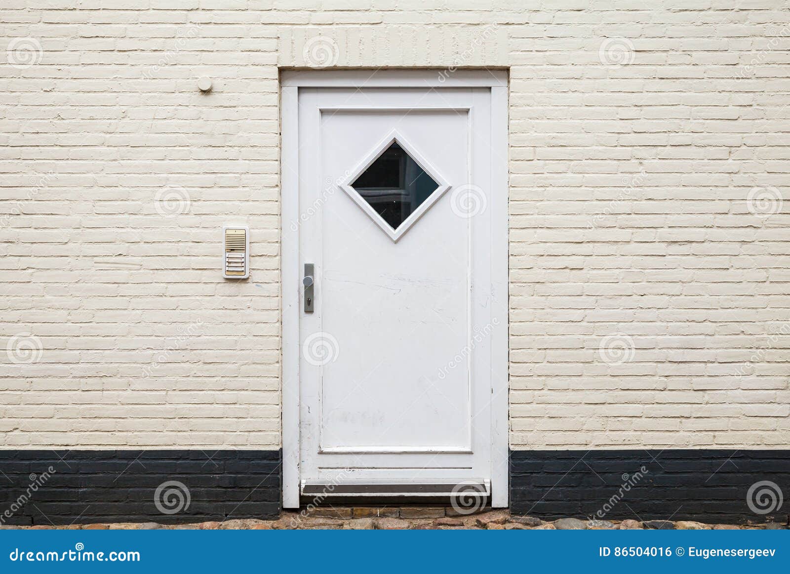 Porte En Bois Blanche Dans Le Mur De Briques, Texture Photo stock ...