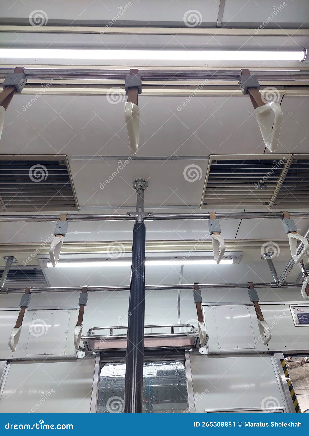 Porte-main Du Train Pour Passagers En Escale Image stock - Image du ...