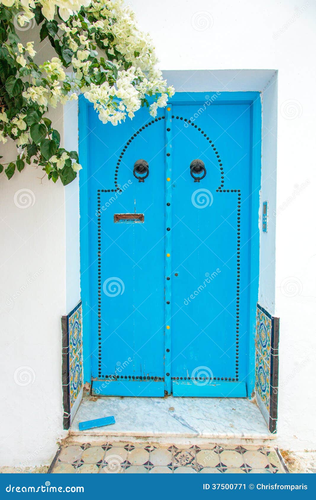 Porte orientale image stock. Image du bleu, bois, ethnicité - 37500771