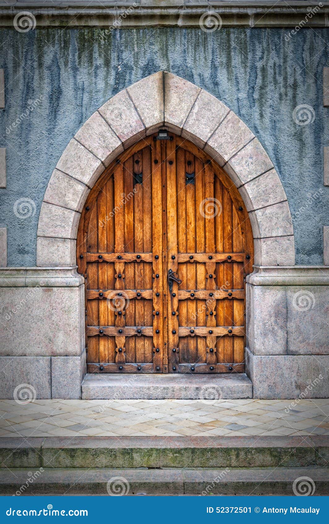 Portes en bois d'arcade image stock. Image du construction - 52372501