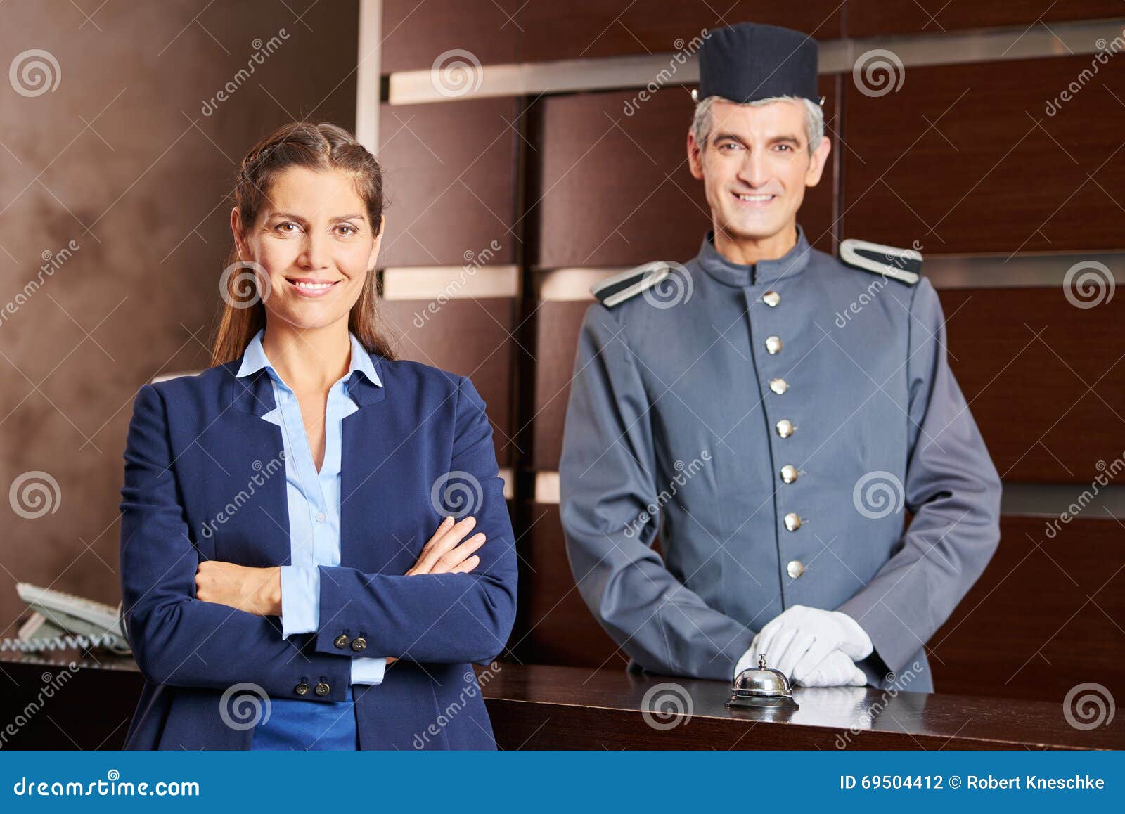 Portier En Receptionnist in Hotel Als Team Stock Foto - Image of soort ...