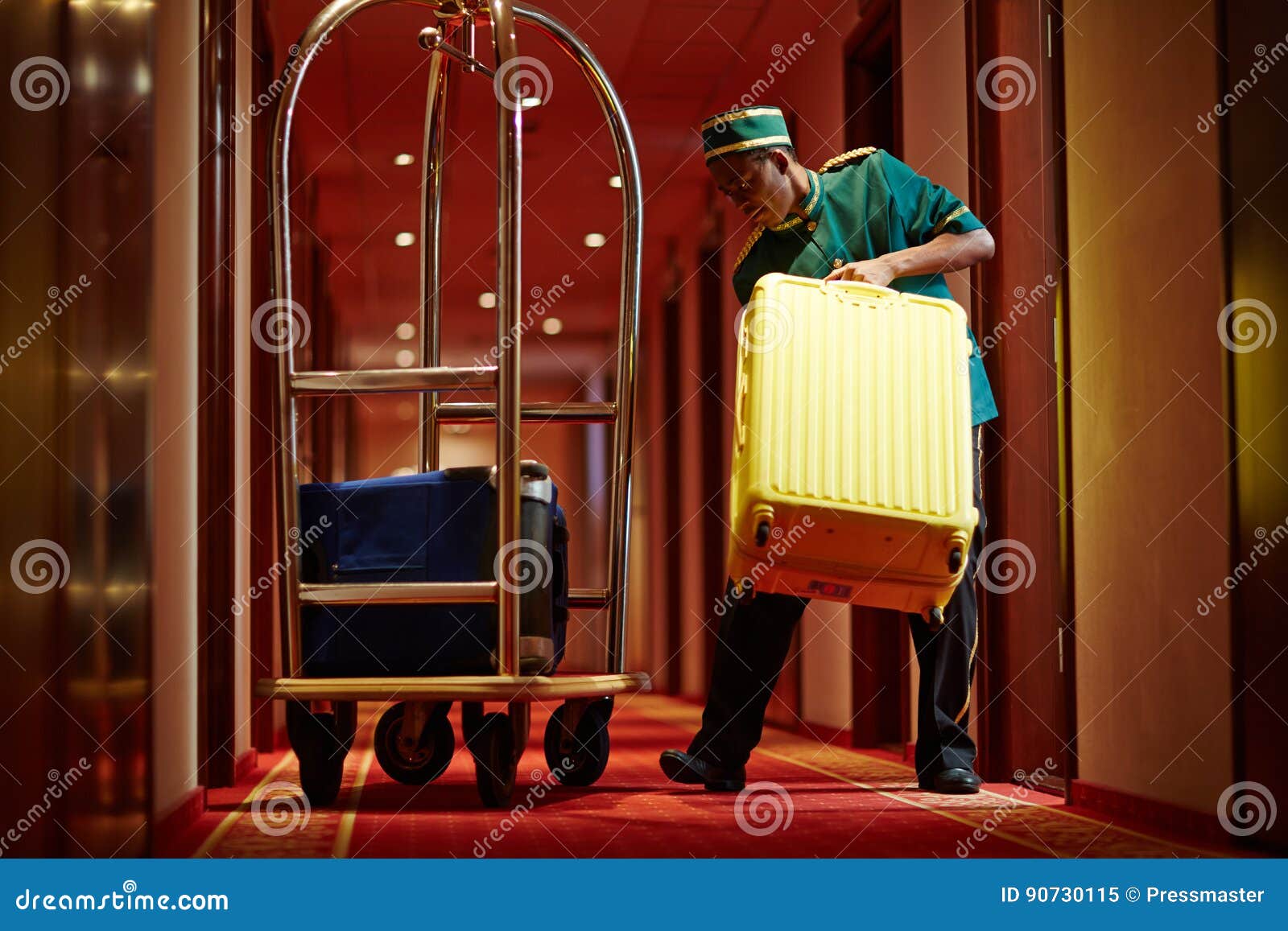 Portier op het werk stock afbeelding. Image of doorgang - 90730115