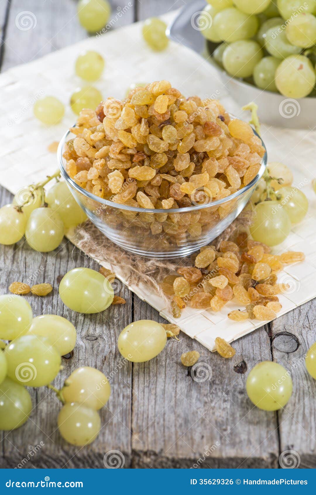 Portion of dried Grapes stock photo. Image of ingredient - 35629326