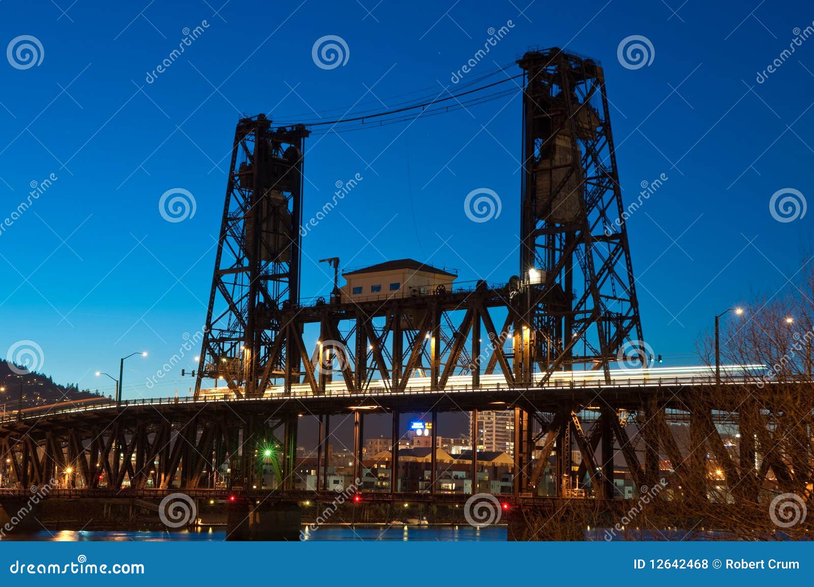 Portland, Oregon at Twilight Stock Photo - Image of water, night: 12642468