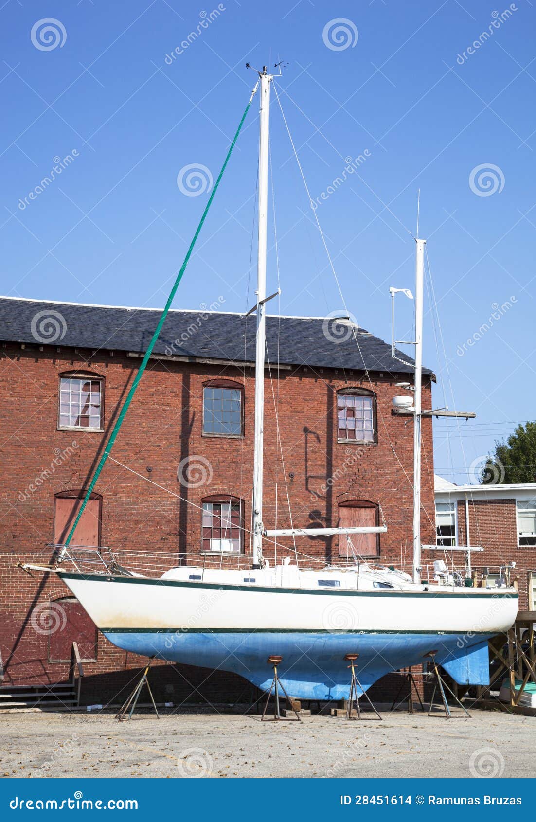 Portland s Dry Dock stock photo. Image of city, object - 28451614