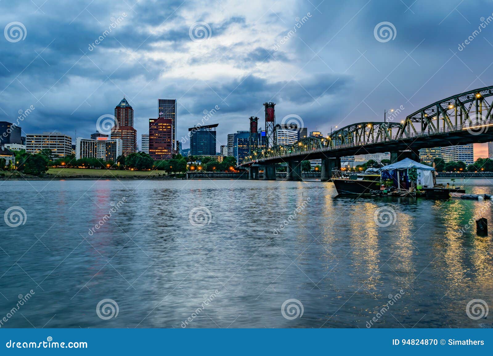 Portland Skyline at Dusk editorial image. Image of downtown - 94824870
