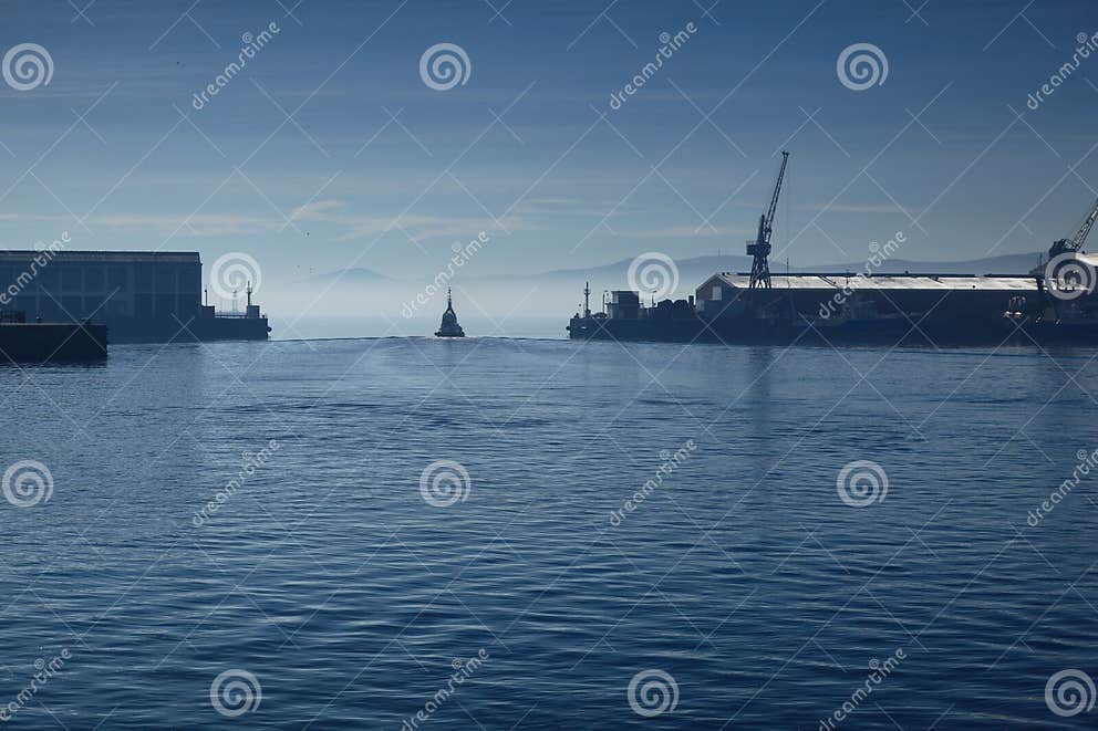 Porto azul imagem de stock. Imagem de guindaste, grande - 27975083