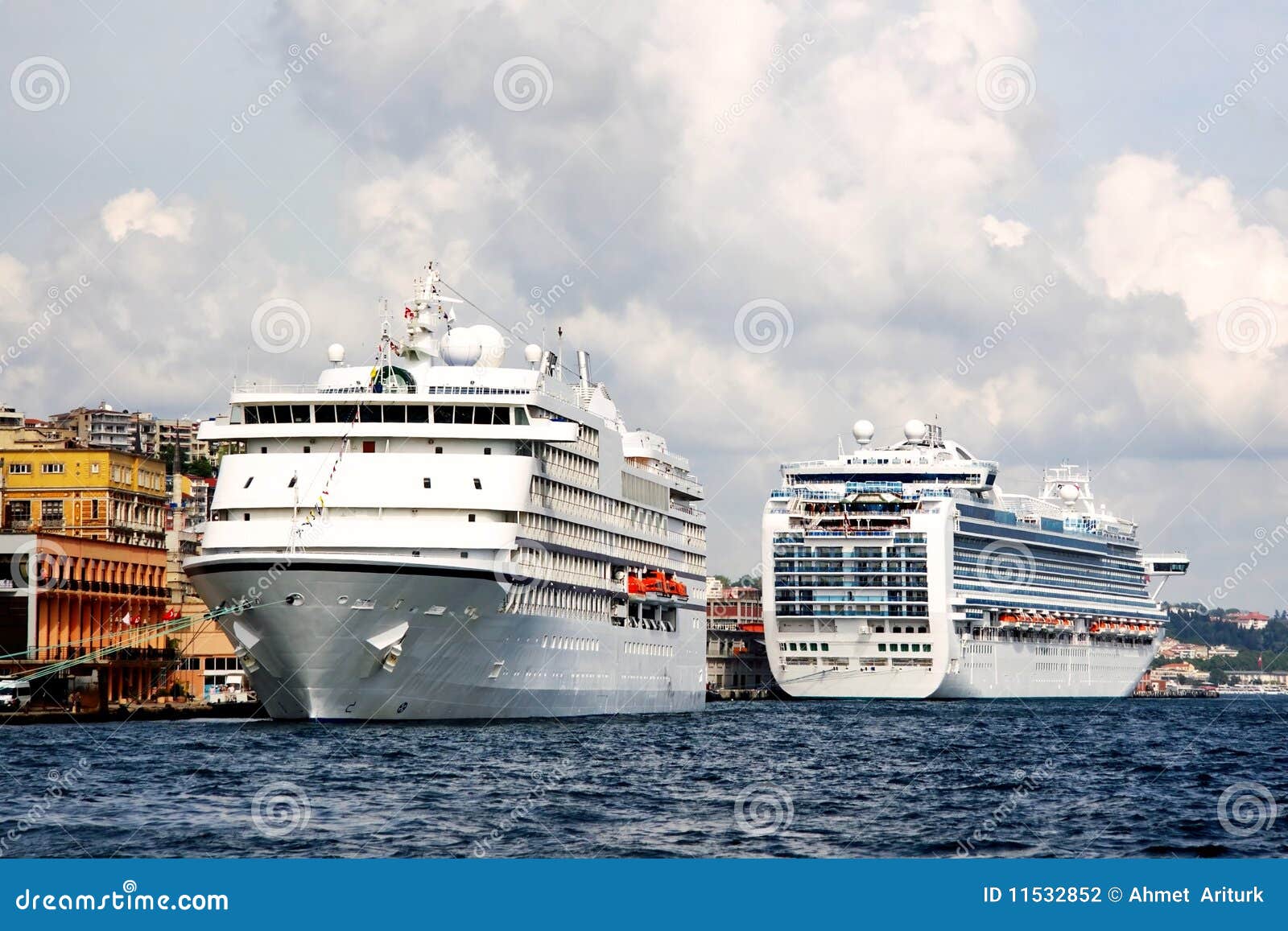 Porto de Istambul foto de stock. Imagem de turismo, azul - 11532852