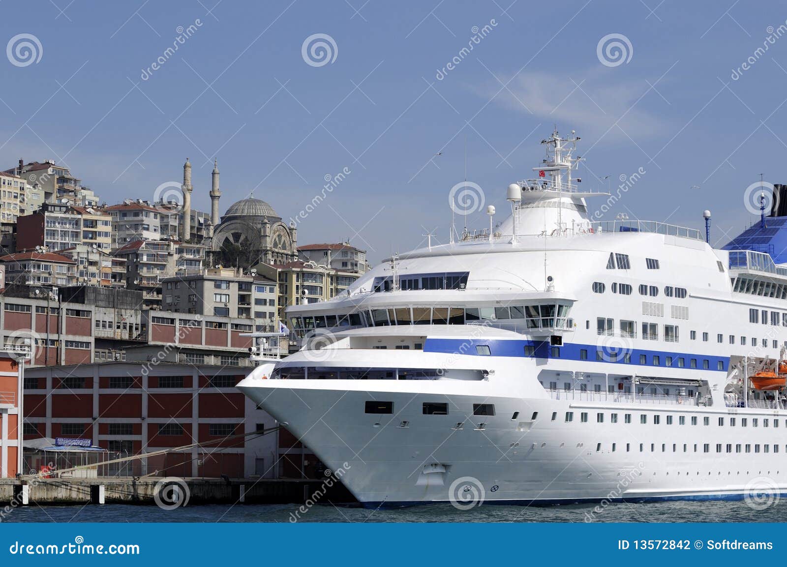Porto de Istambul foto de stock. Imagem de forro, curso - 13572842