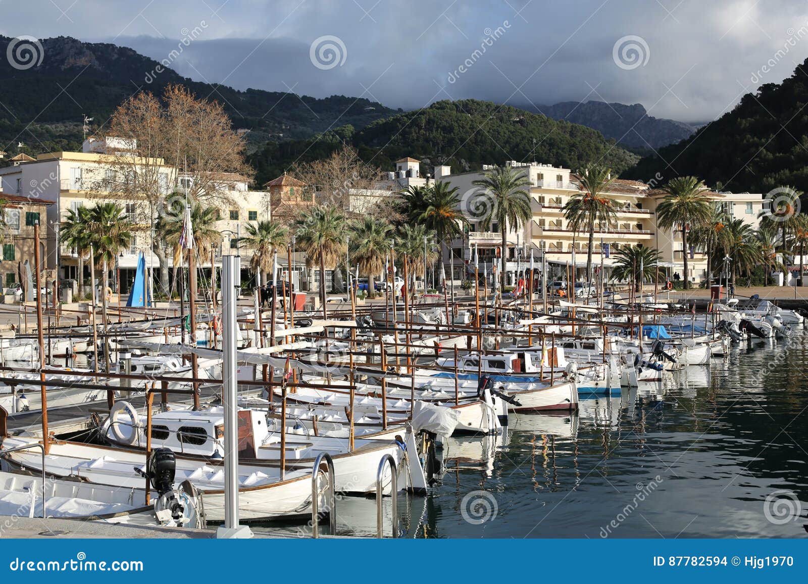 Porto De Soller Na Ilha De Majorca, Espanha Foto de Stock - Imagem de ...