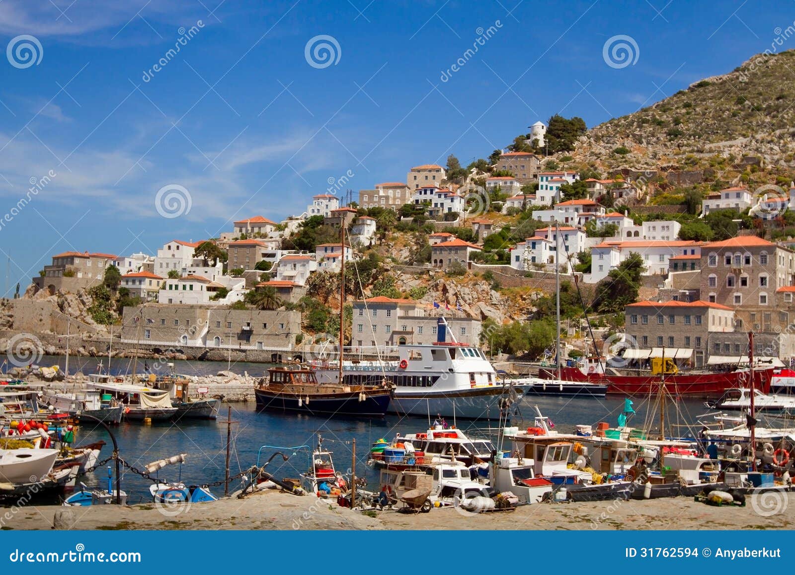 Porto no Hydra foto de stock. Imagem de azul, montanha - 31762594