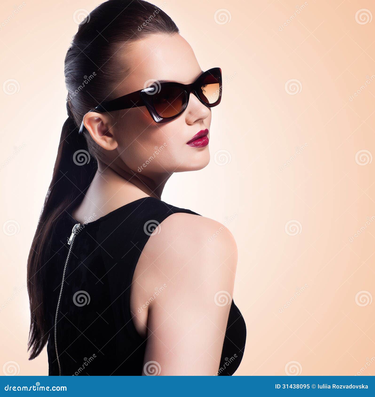 Portrait Of Beautiful And Fashion Girl In Sunglasses Stock Image