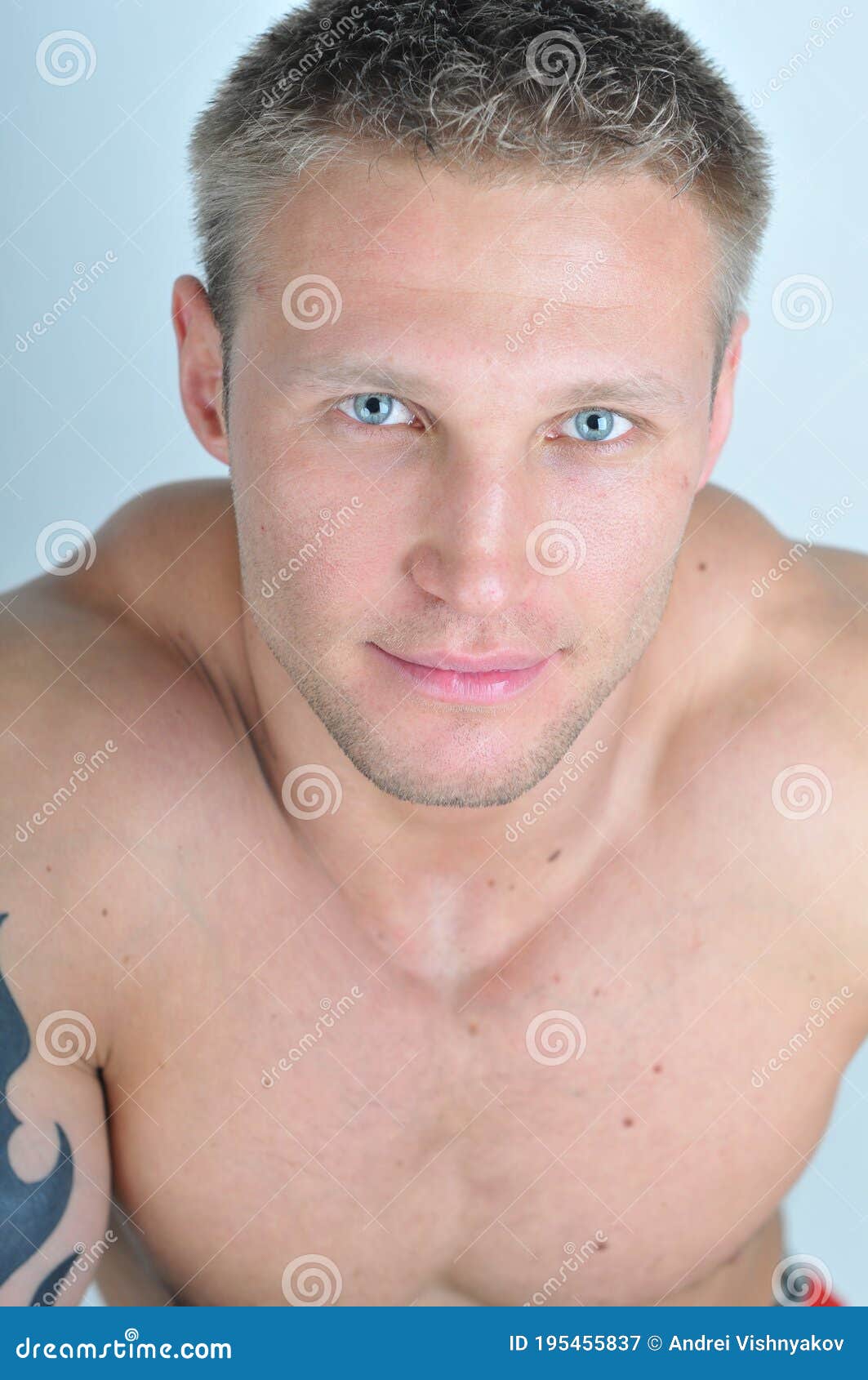 Portrait of bodybuilder stock image. Image of muscle - 195455837