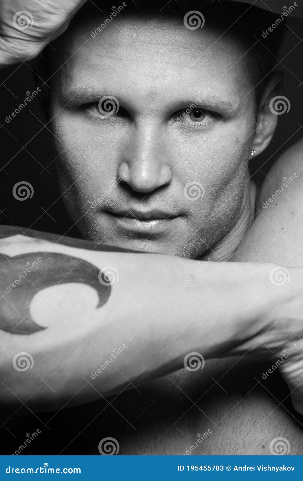 Portrait of bodybuilder stock image. Image of bodybuilder - 195455783