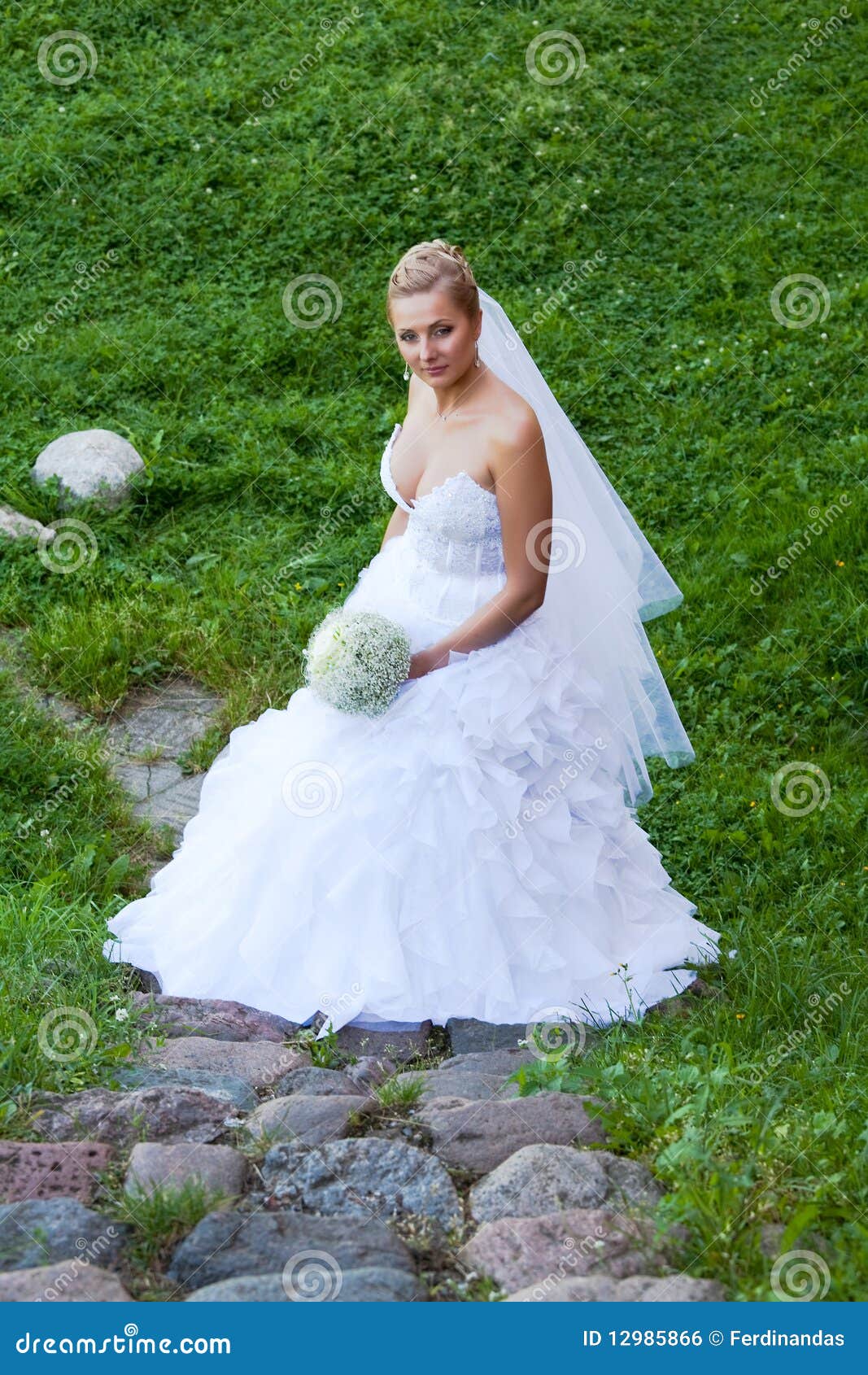 Portrait of Bride with Bouquet Stock Photo - Image of bride, beauty ...
