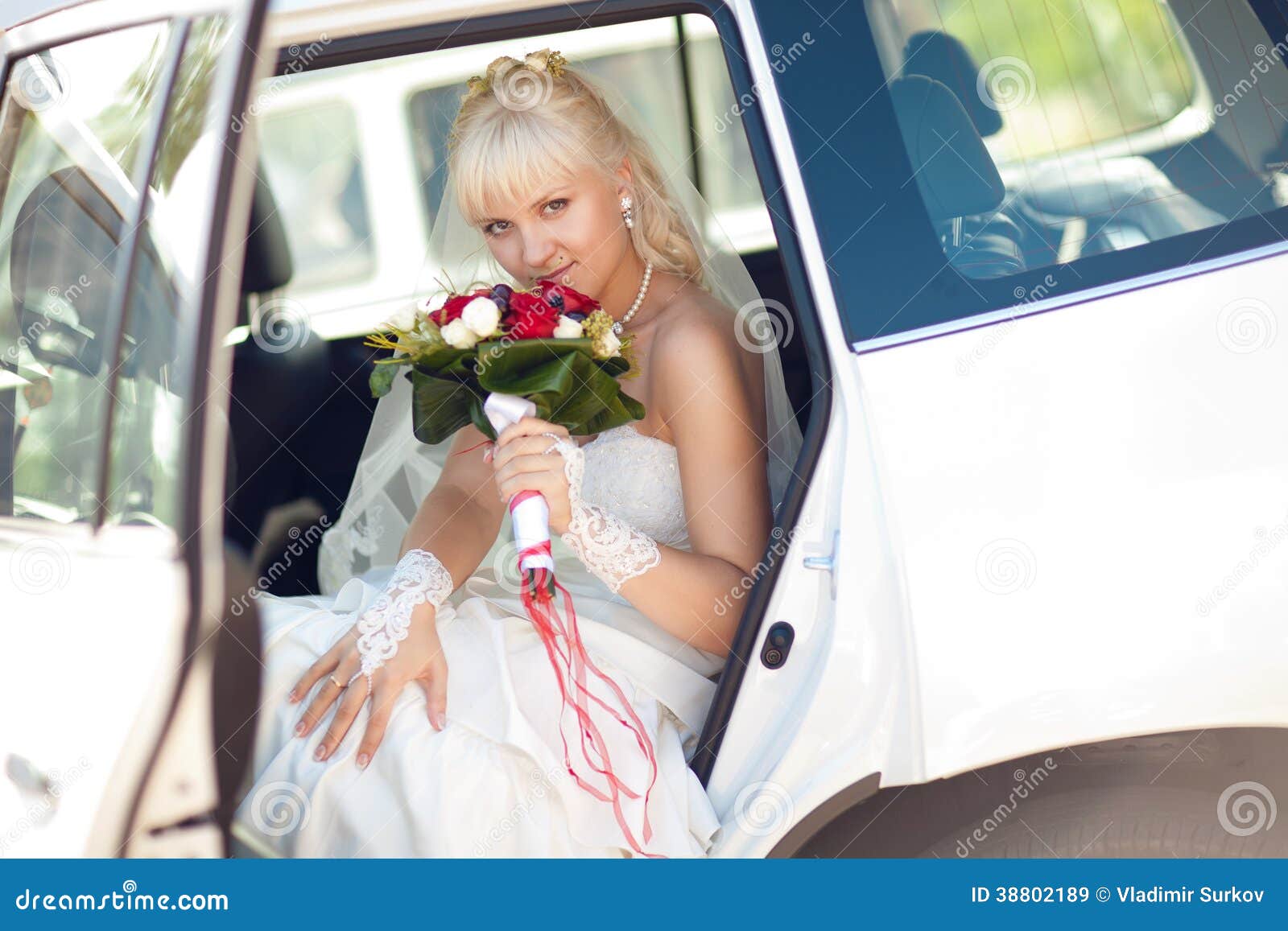 Portrait of the Bride in Car Stock Image - Image of cheerful, blonde ...
