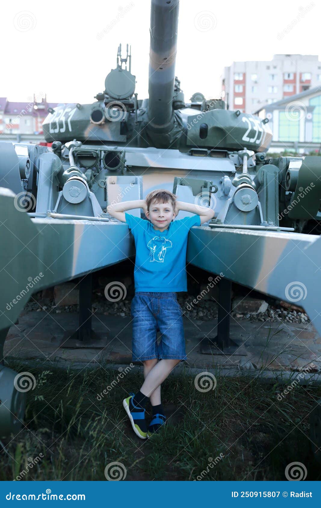 Child in Front of Soviet Tank Editorial Photography - Image of cannon ...