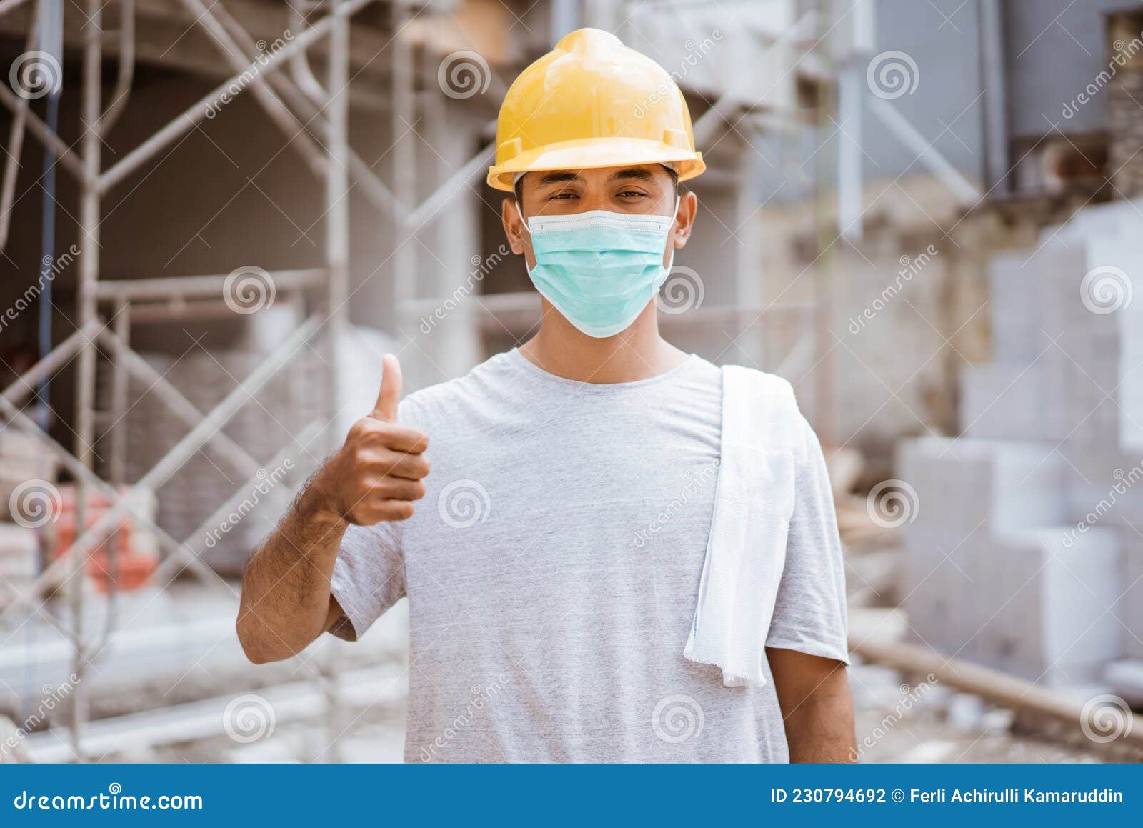 Constraction Worker Wearing Face Mask on Site Preventing Virus Spread ...