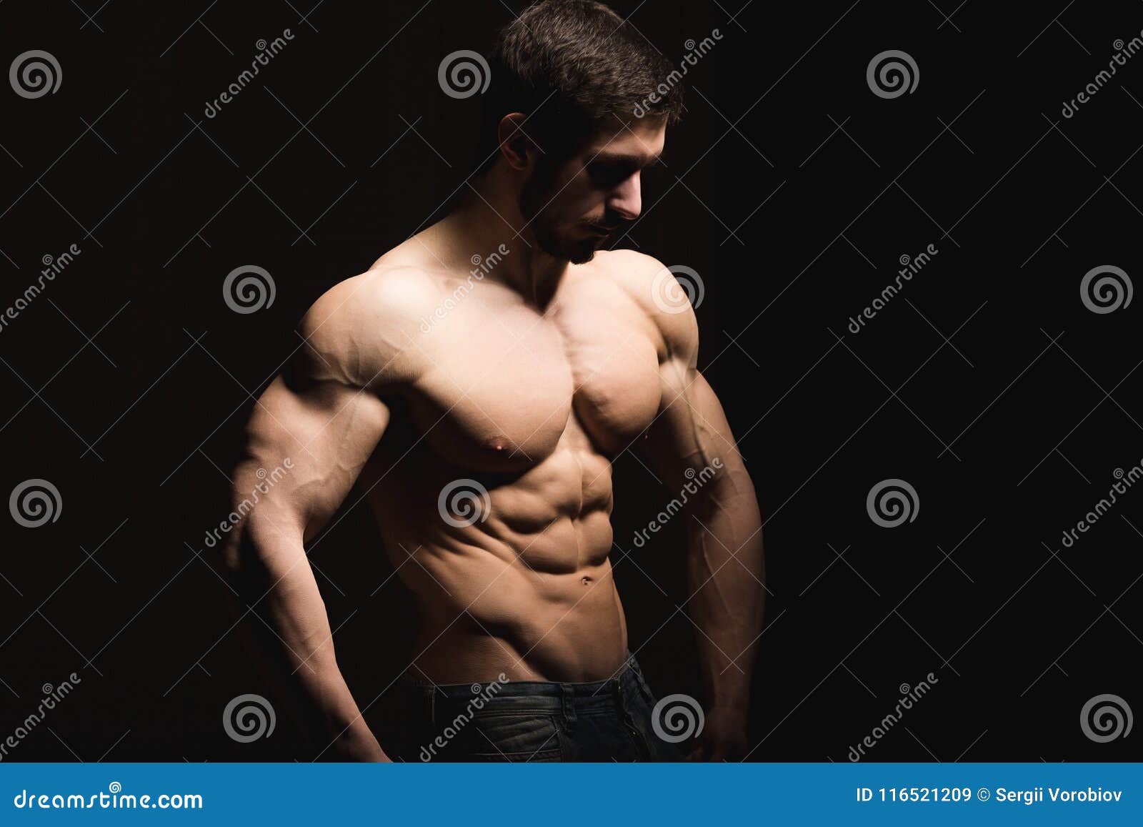 Portrait Dhomme Musculaire Sans Chemise Dans Jeans Jeune Gros Morceau