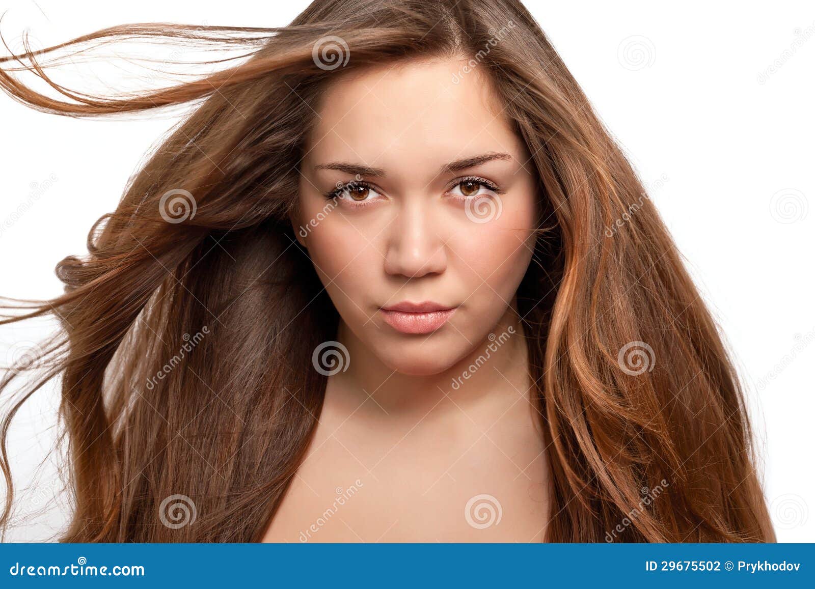 Portrait Disolement Dune Belle Fille Avec Les Cheveux élégants Photo