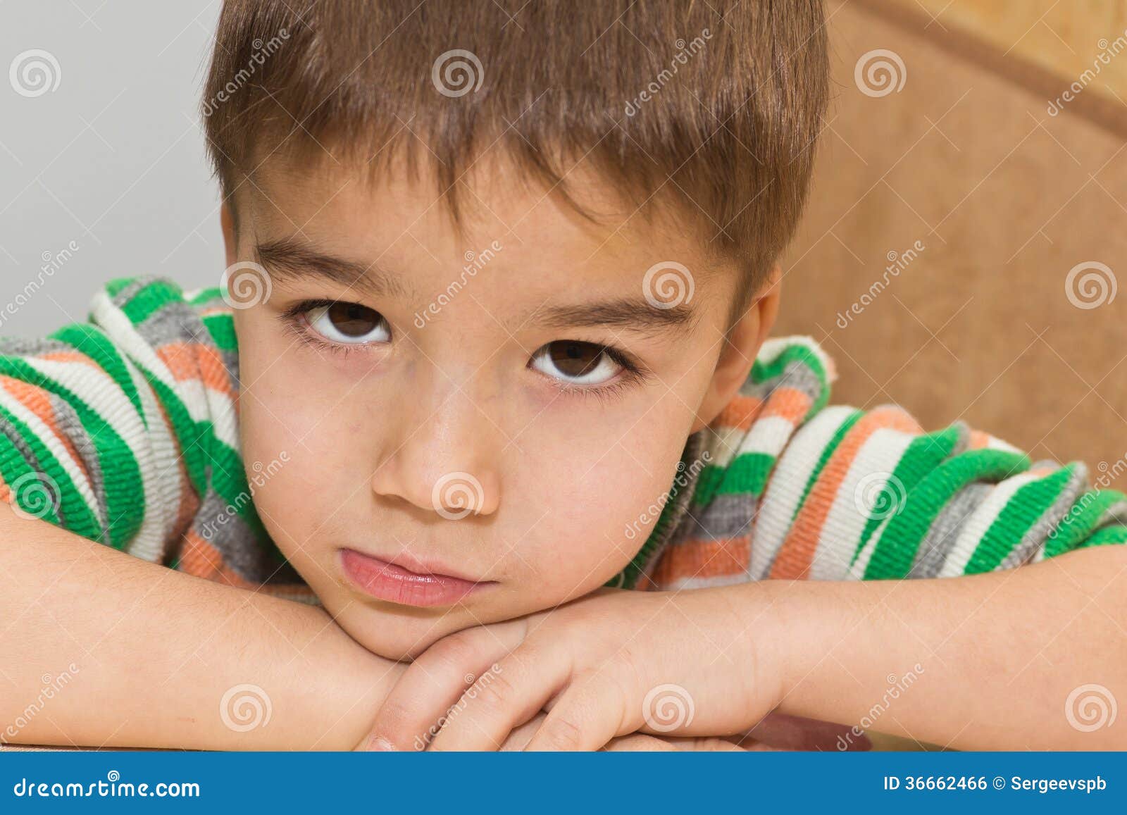 Portrait d'un enfant photo stock. Image du personne, repos - 36662466