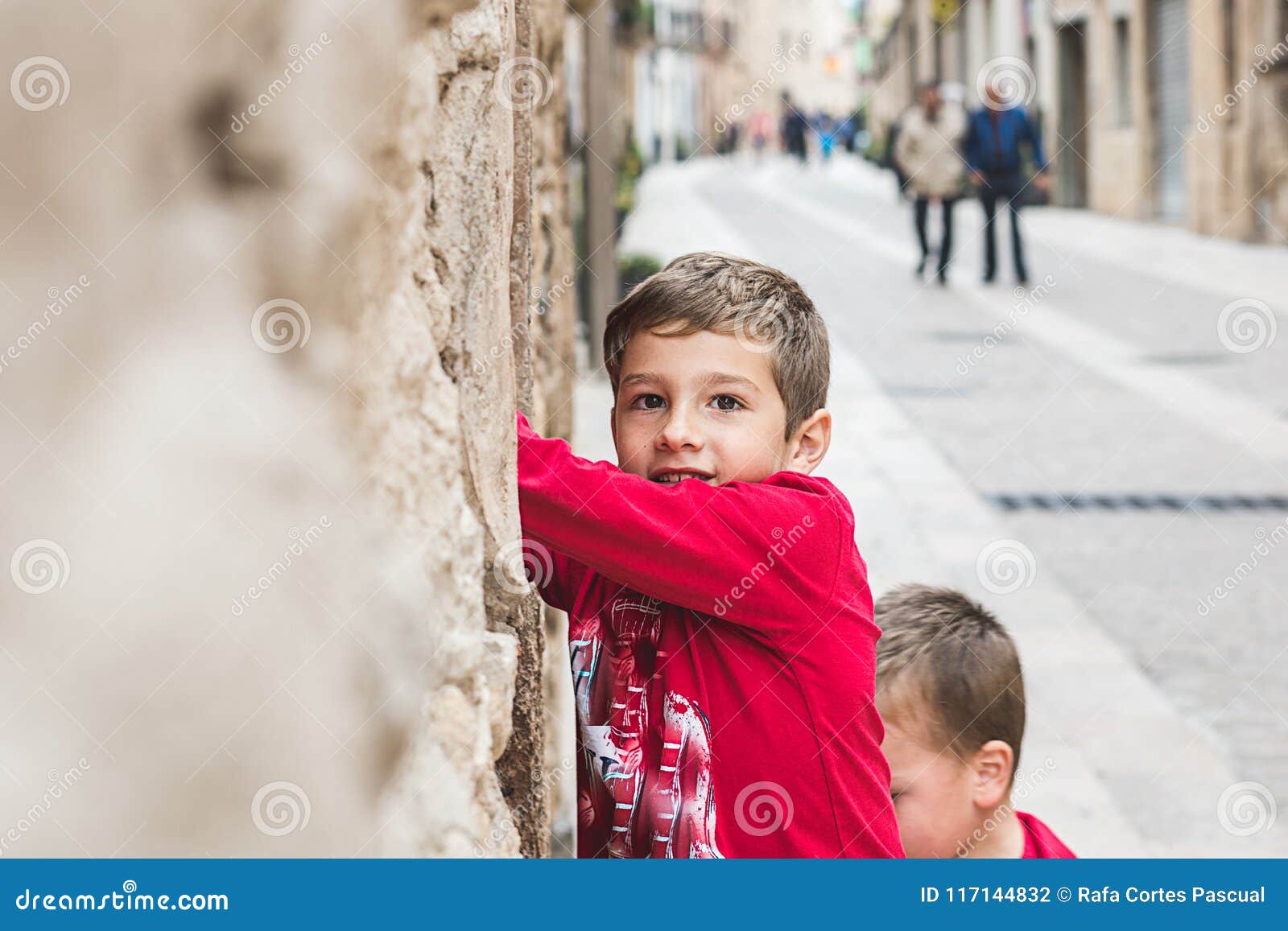 Portrait D'un Enfant Dans La Rue Photo stock - Image du mode ...