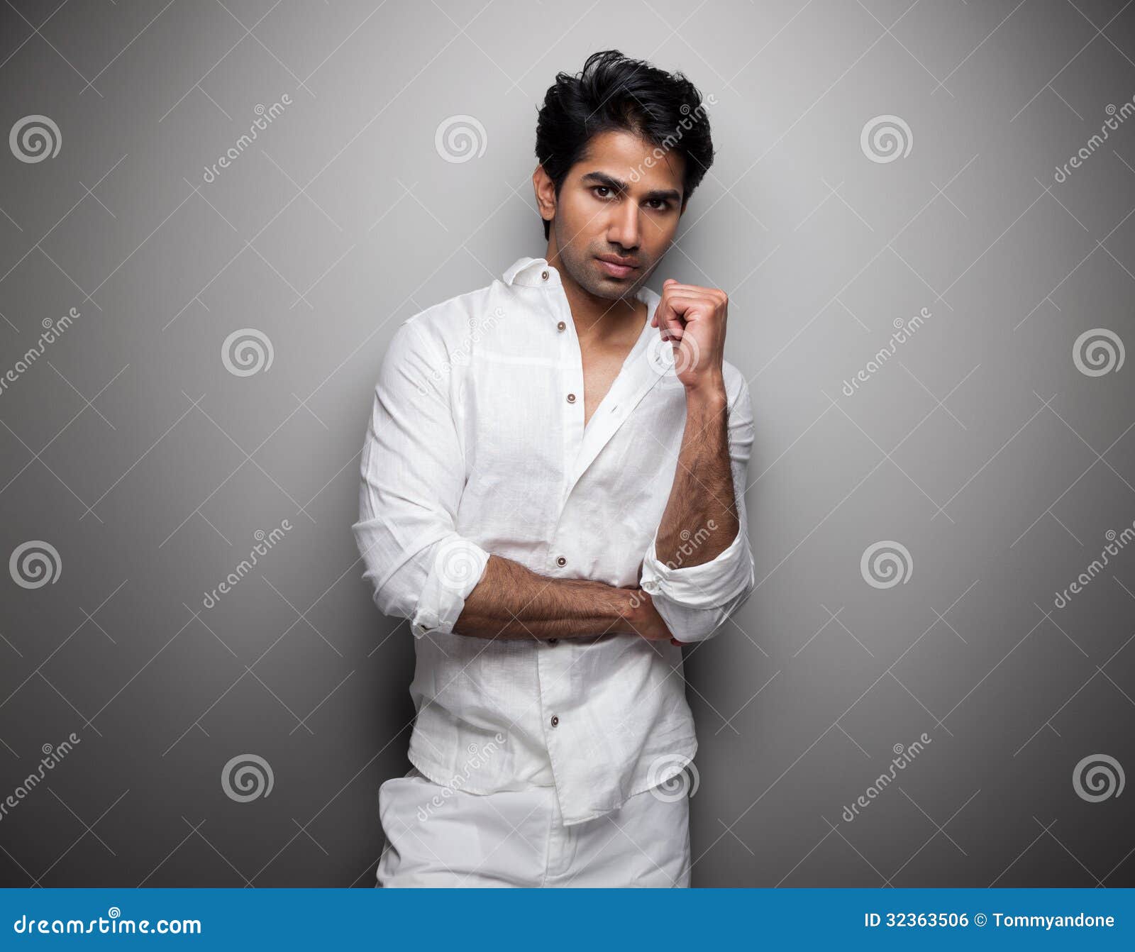 Portrait d'un homme indien photo stock. Image du occasionnel - 32363506