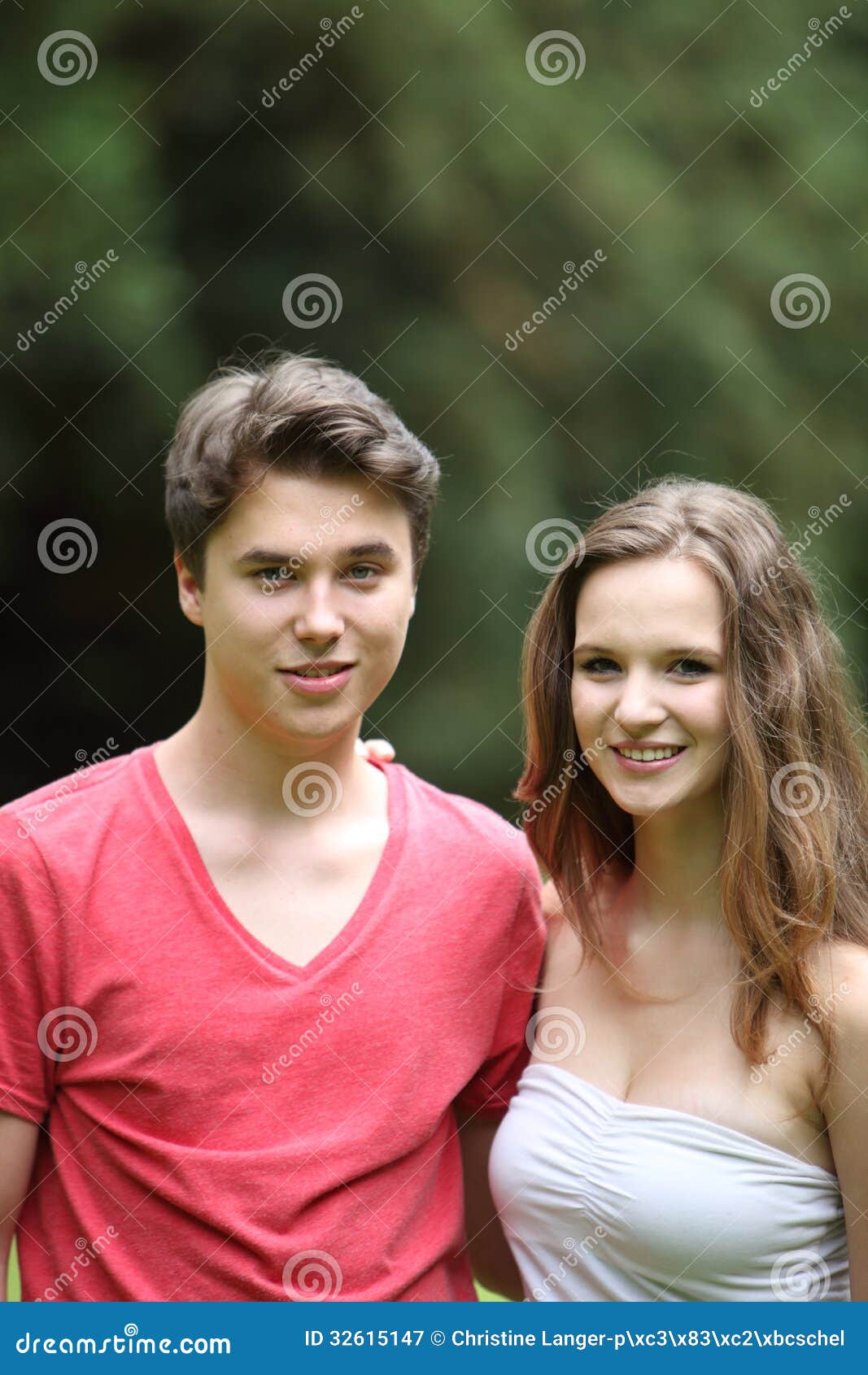 Portrait D'un Jeune Couple Adolescent Image stock - Image du affection ...