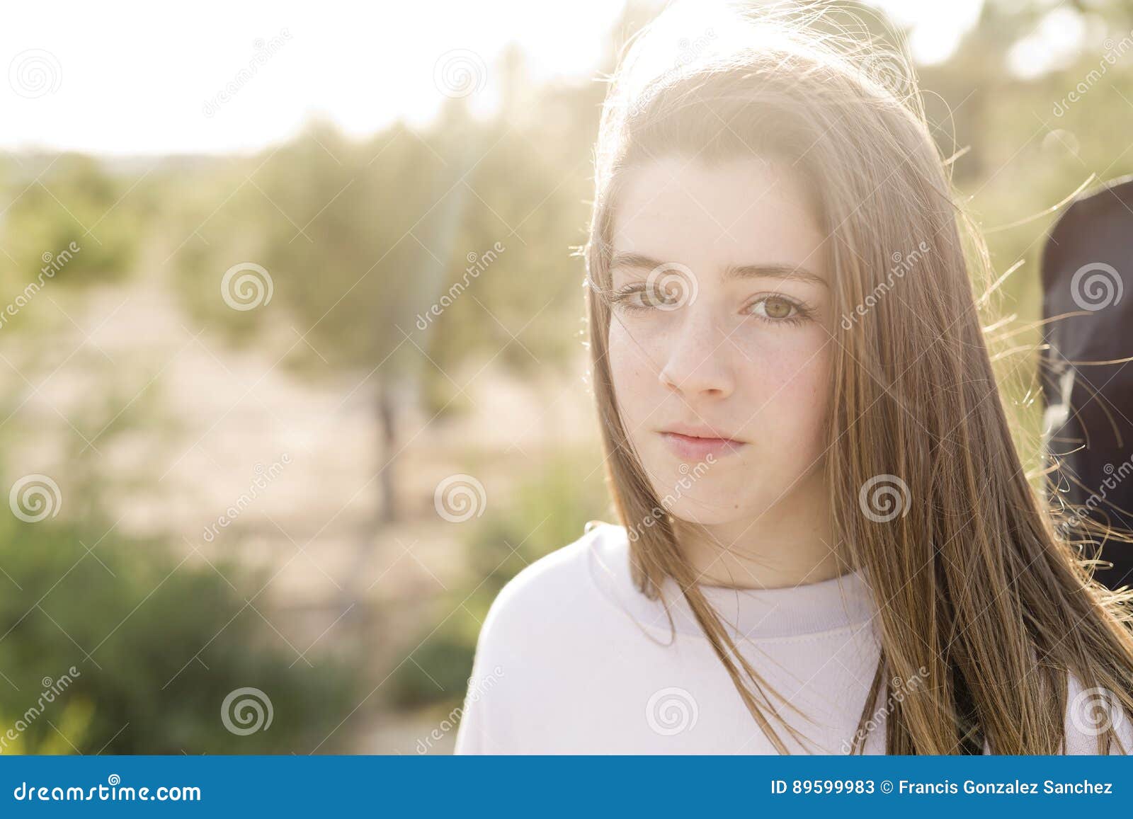Portrait D'une Adolescente De 15 Ans Image stock - Image du adolescents ...