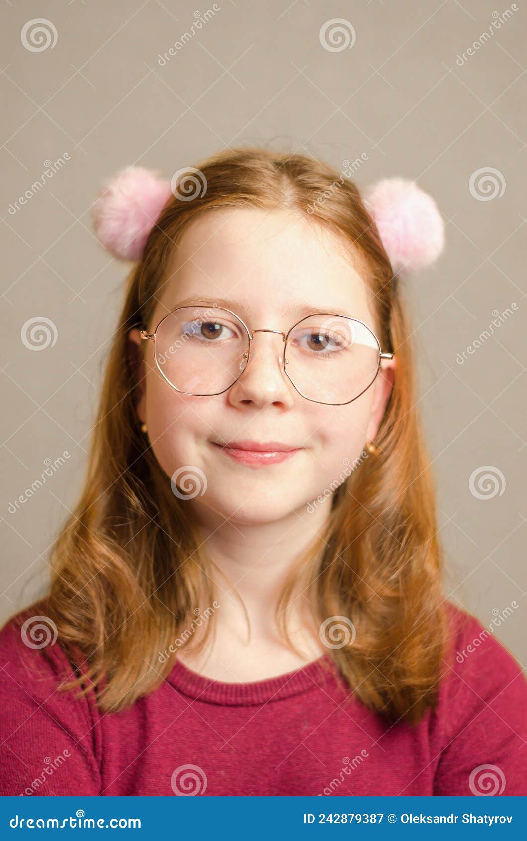 Portrait Dune Belle Fille Rousse En Lunettes Image Stock Image Du