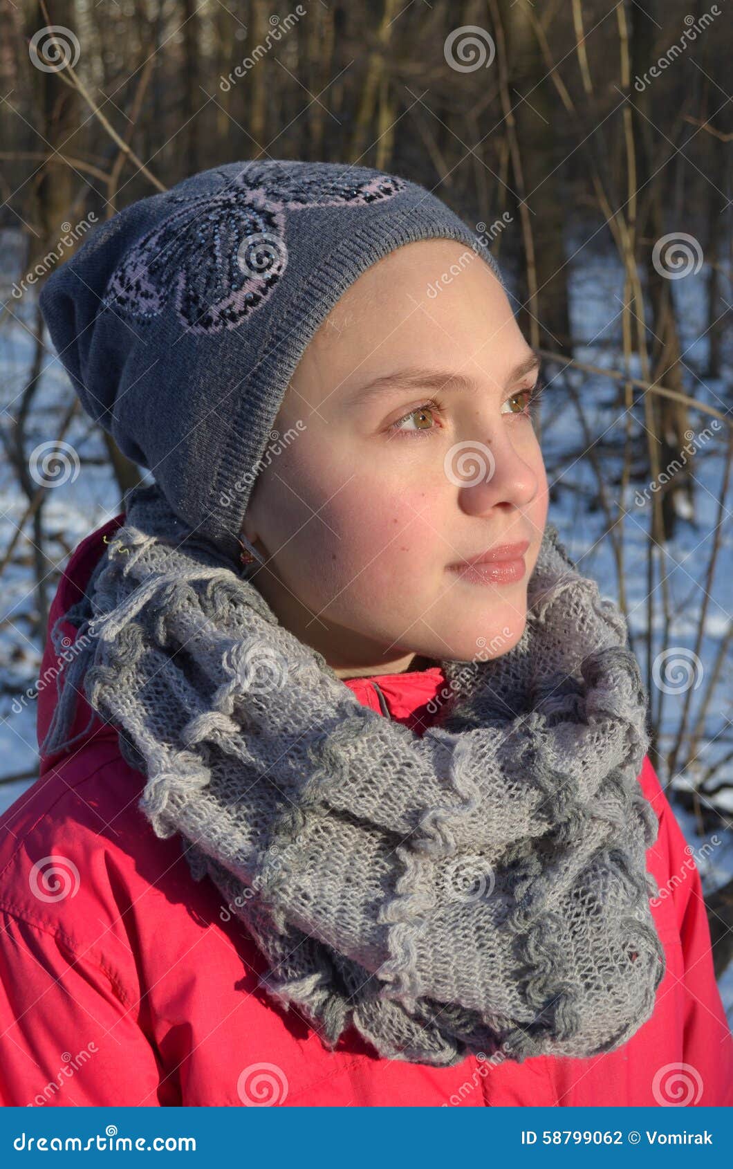Portrait D'une Fille D'onze Ans Photo stock - Image du verticale, front ...