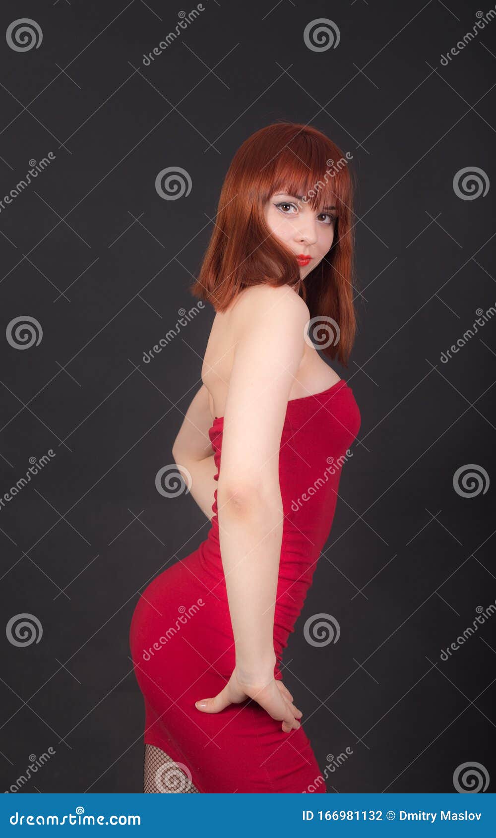Portrait Dune Jeune Fille En Robe Rouge Photo Stock Image Du