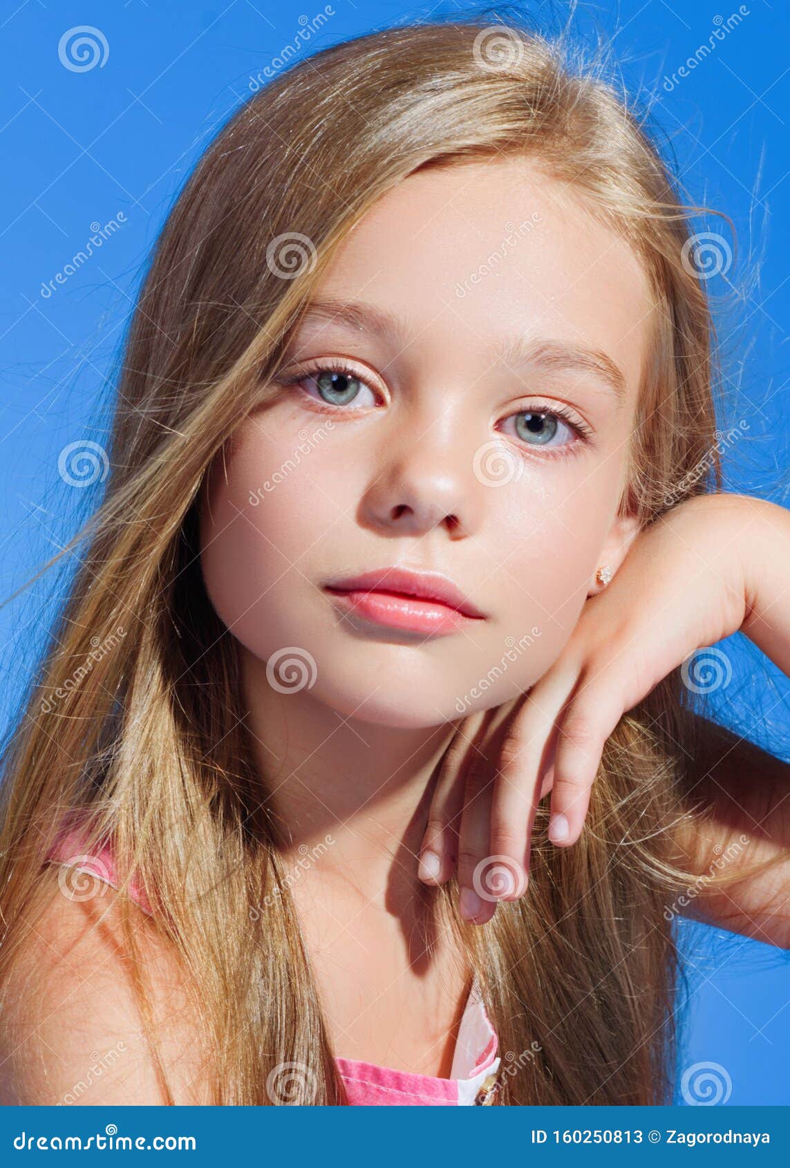 Portrait Dune Jeune Fille Image Stock Image Du Famille 160250813