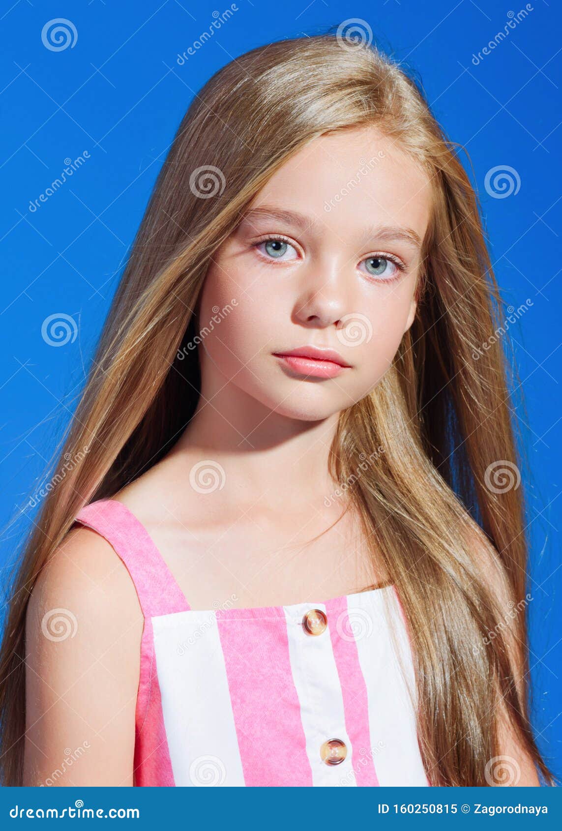 Portrait Dune Jeune Fille Image Stock Image Du Chou 160250815