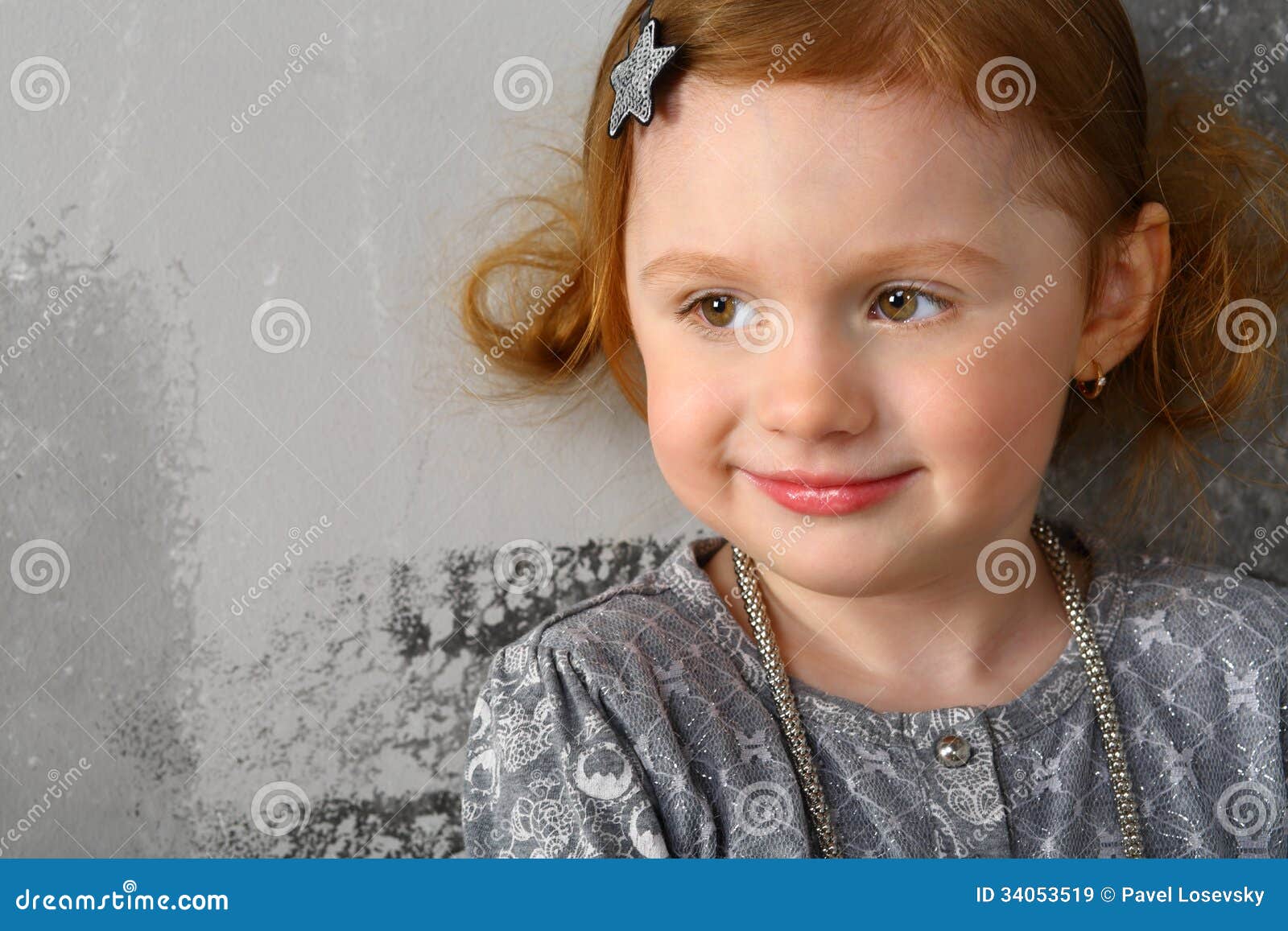 Portrait D'une Petite Fille Rousse Image stock - Image du joie ...