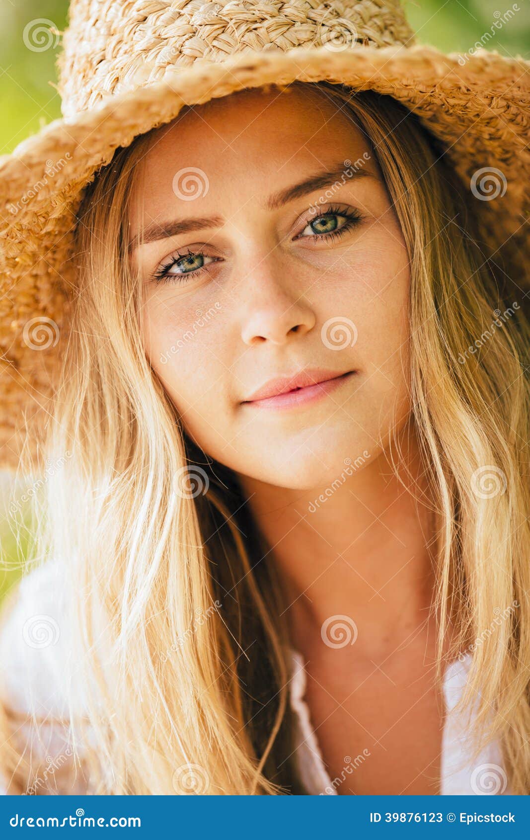 Portrait De Belle Fille Blonde Sur La Plage Image Stock Image Du