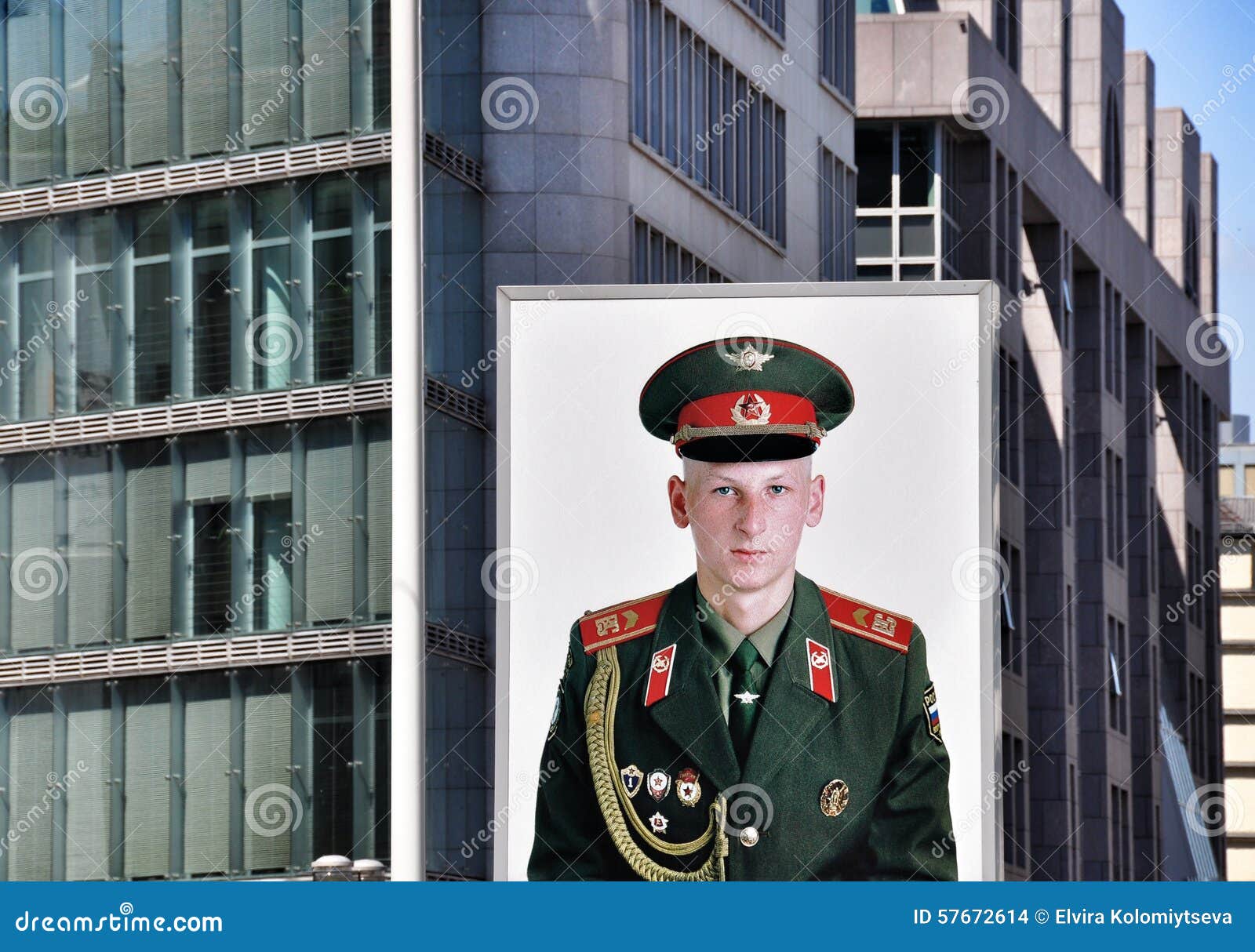 Portrait De Checkpoint Charlie Image stock éditorial - Image du berlin ...