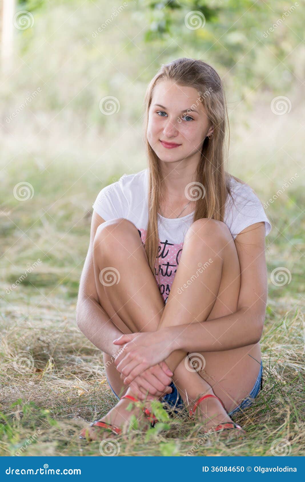 Portrait De Fille 14 Ans En Nature Photo Stock Image Du été Genoux