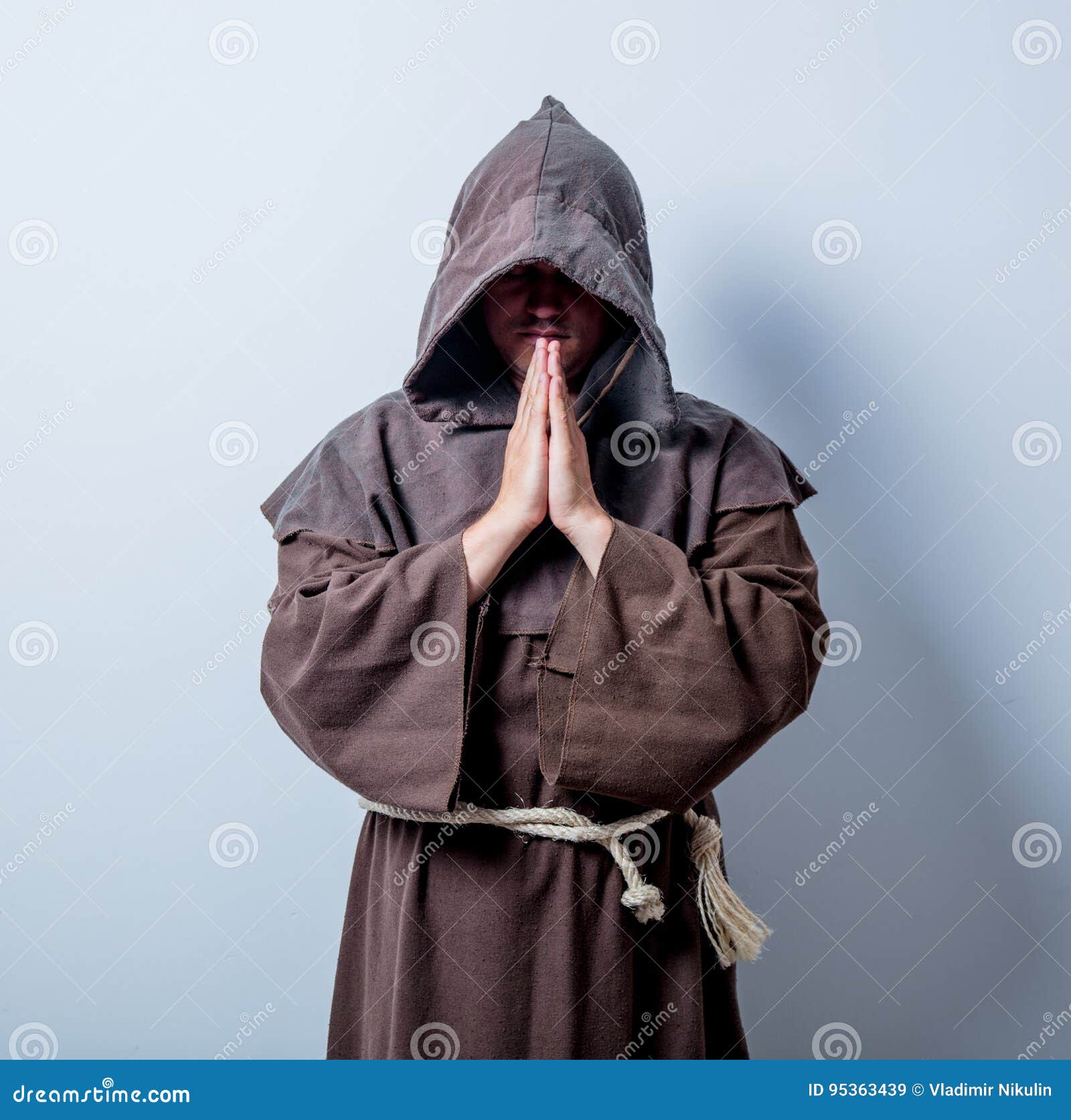 Portrait De Jeune Moine Catholique Image stock - Image du moine, christ ...