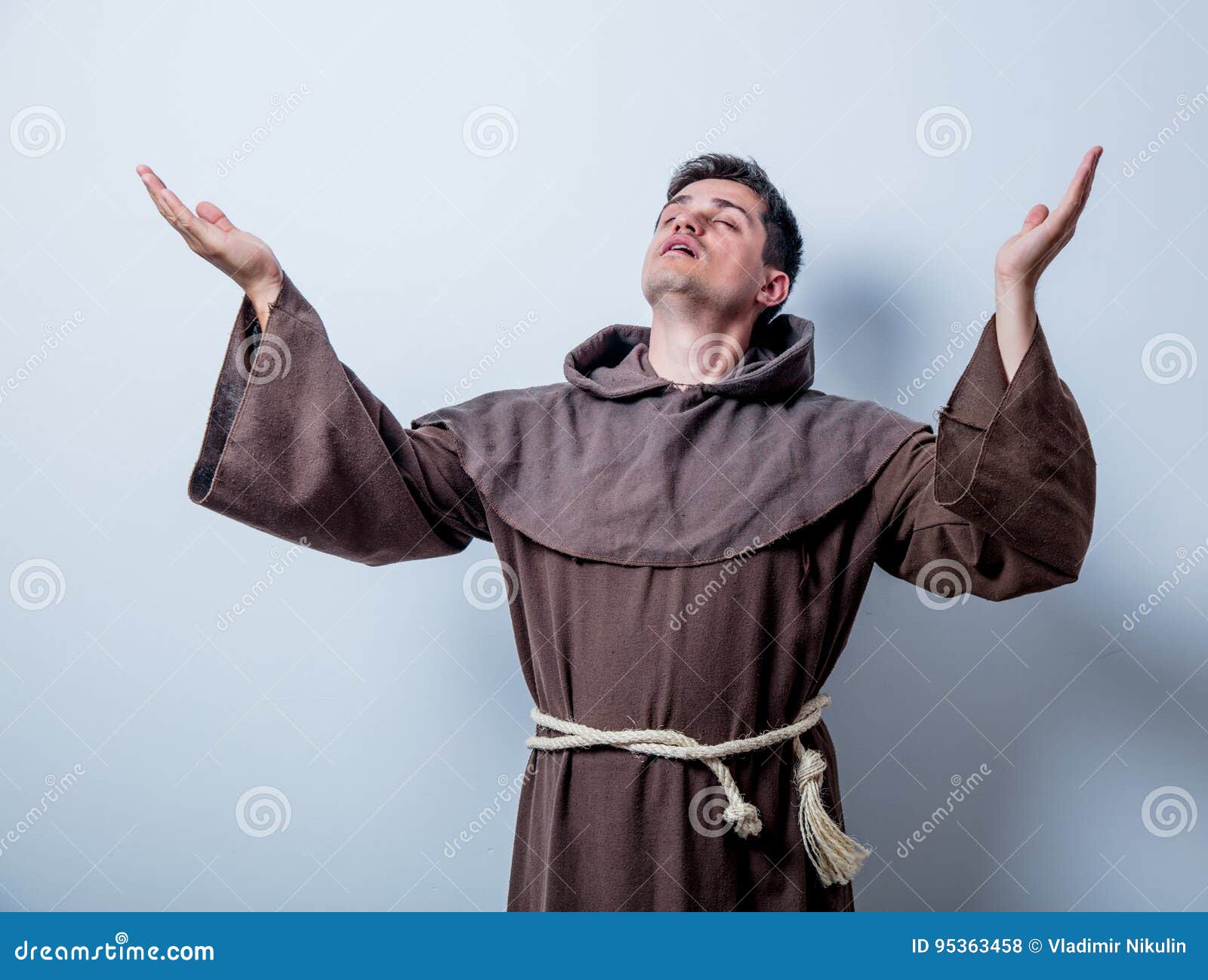 Portrait De Jeune Moine Catholique Photo stock - Image du antique ...